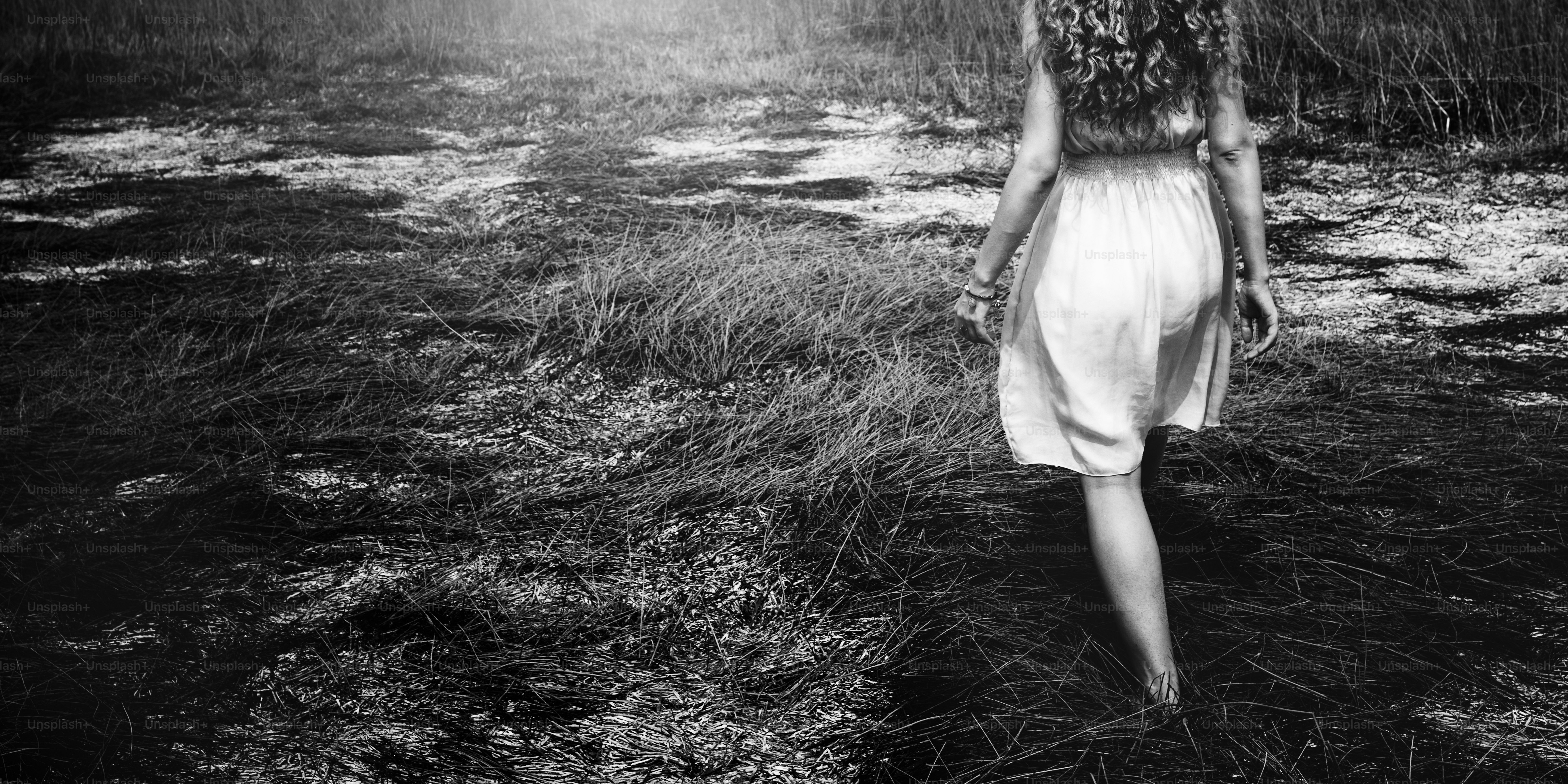 Female Outdoors Stroll Walking Free Concept photo – Photography Image ...