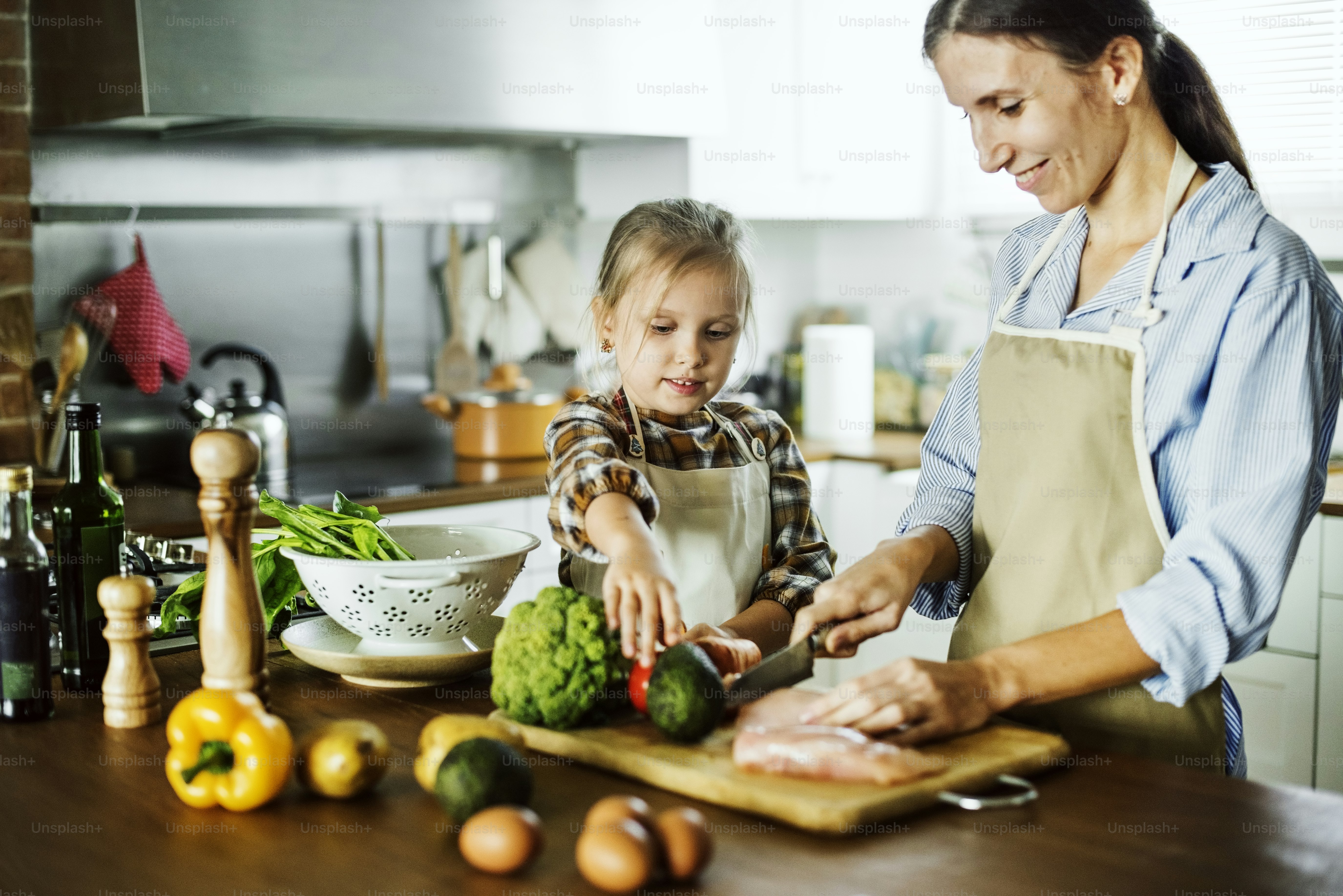 Mom Cooking Pictures | Download Free Images on Unsplash