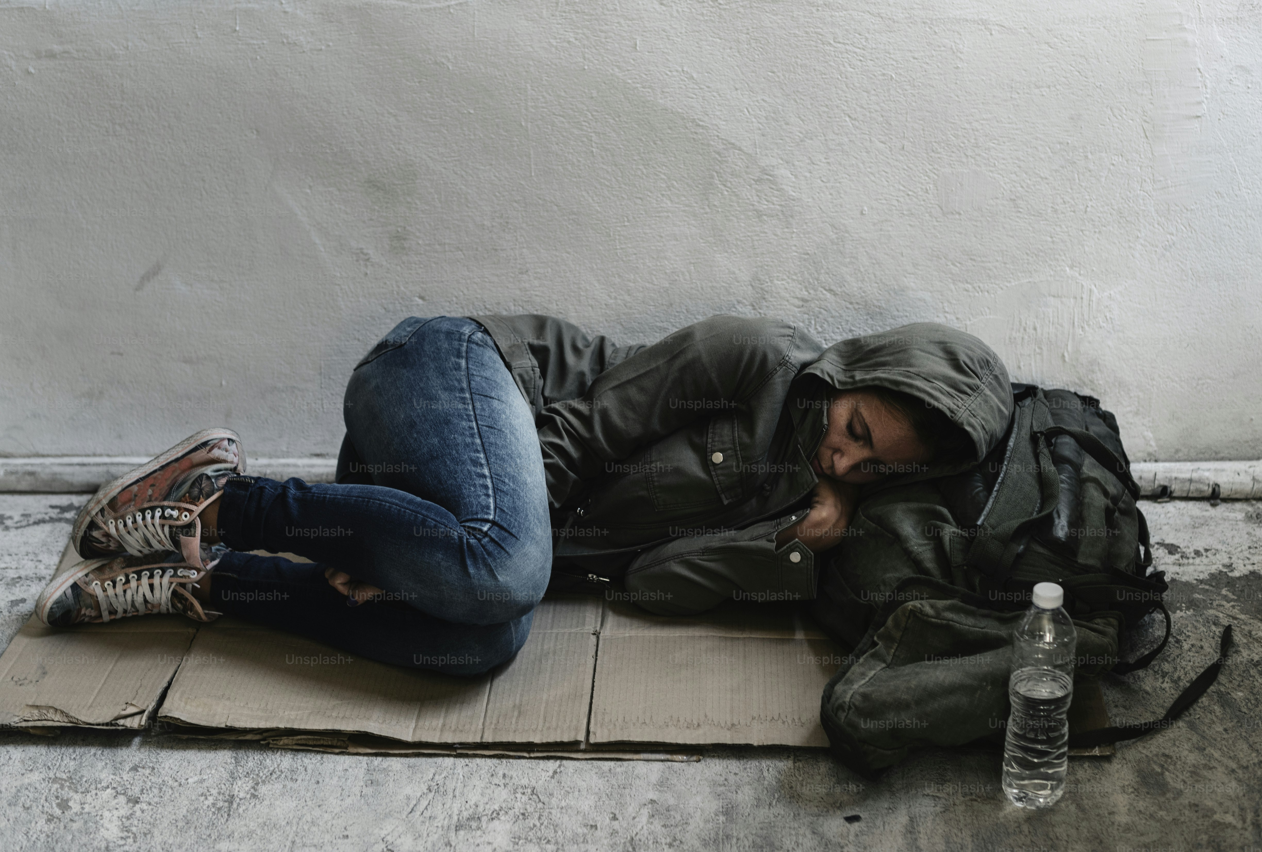 Homeless sleeping on the sidewalk photo – 1980-1989 Image on Unsplash