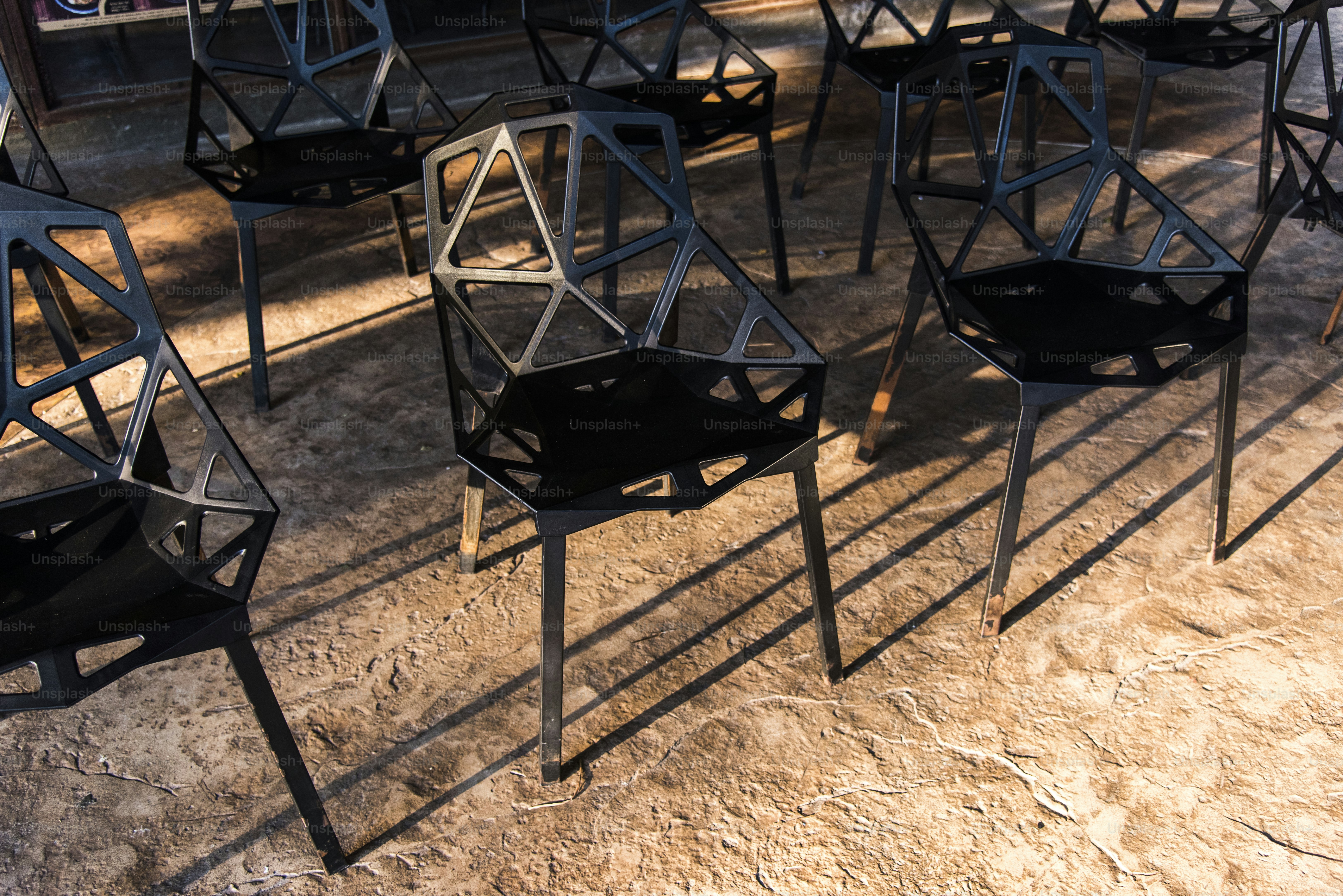 Group of black metal chairs photo – Sunny Image on Unsplash