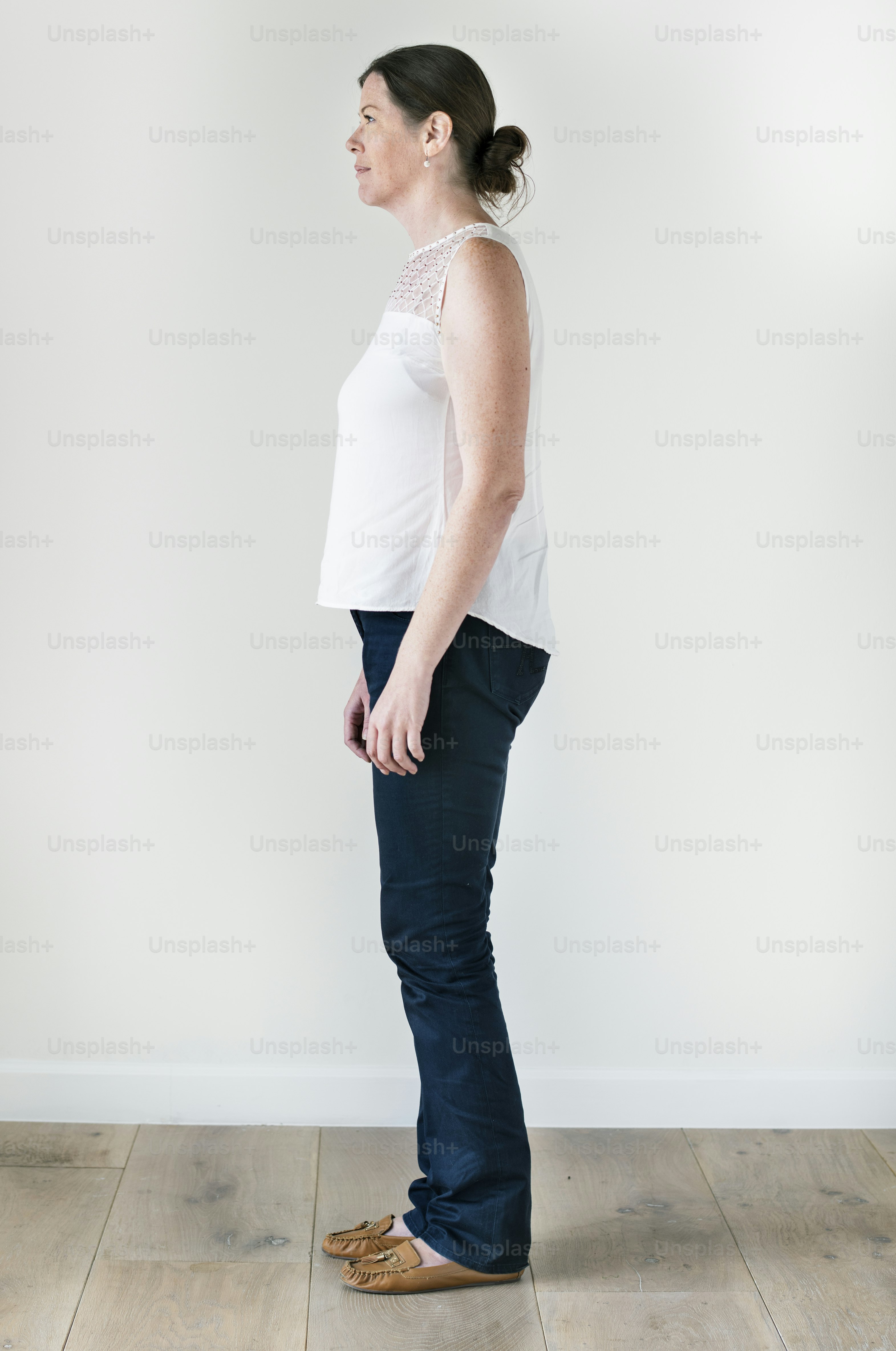 Portrait of white woman full body photo – Adults only Image on Unsplash
