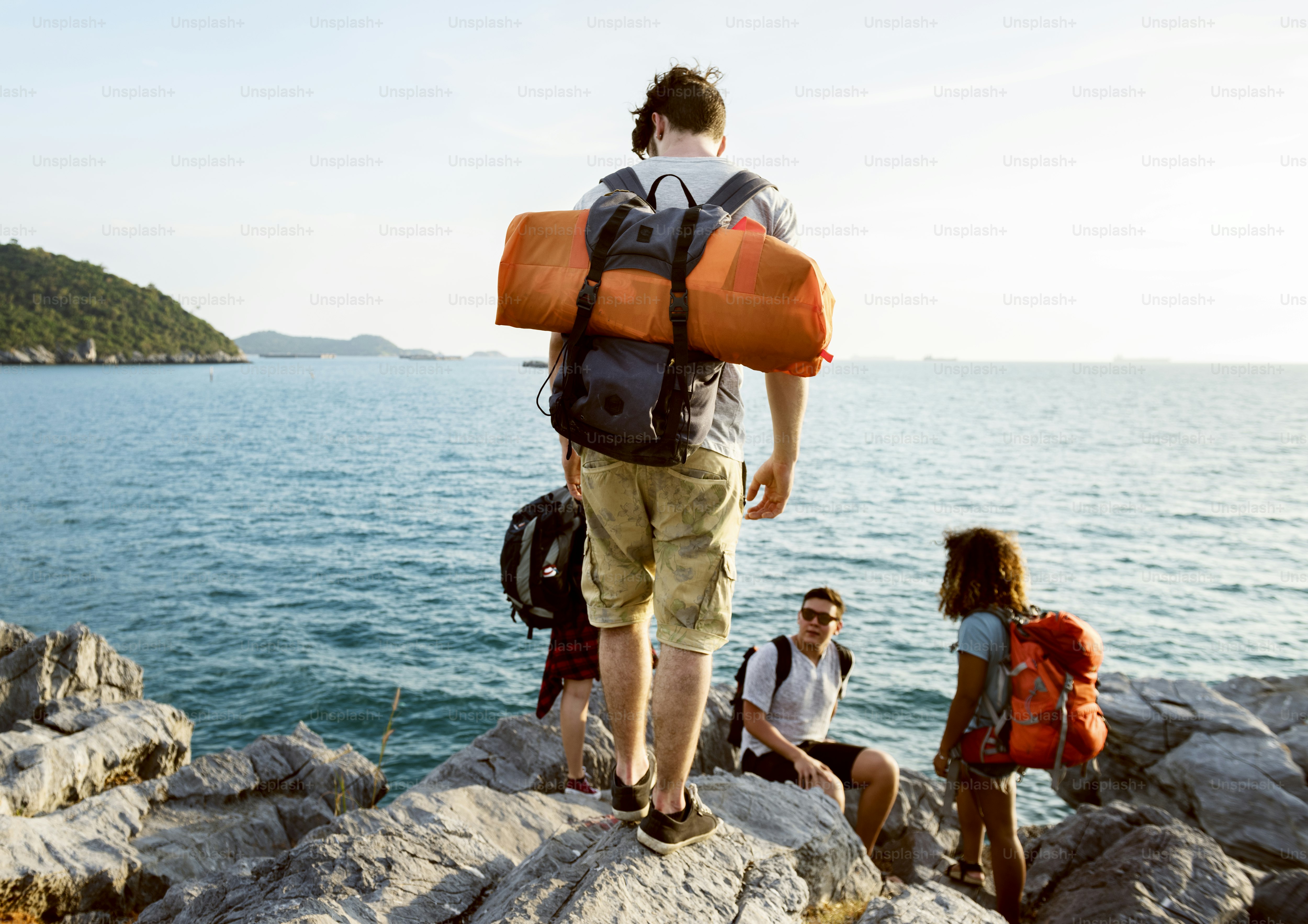 Backpackers on an adventure photo – Relaxation Image on Unsplash