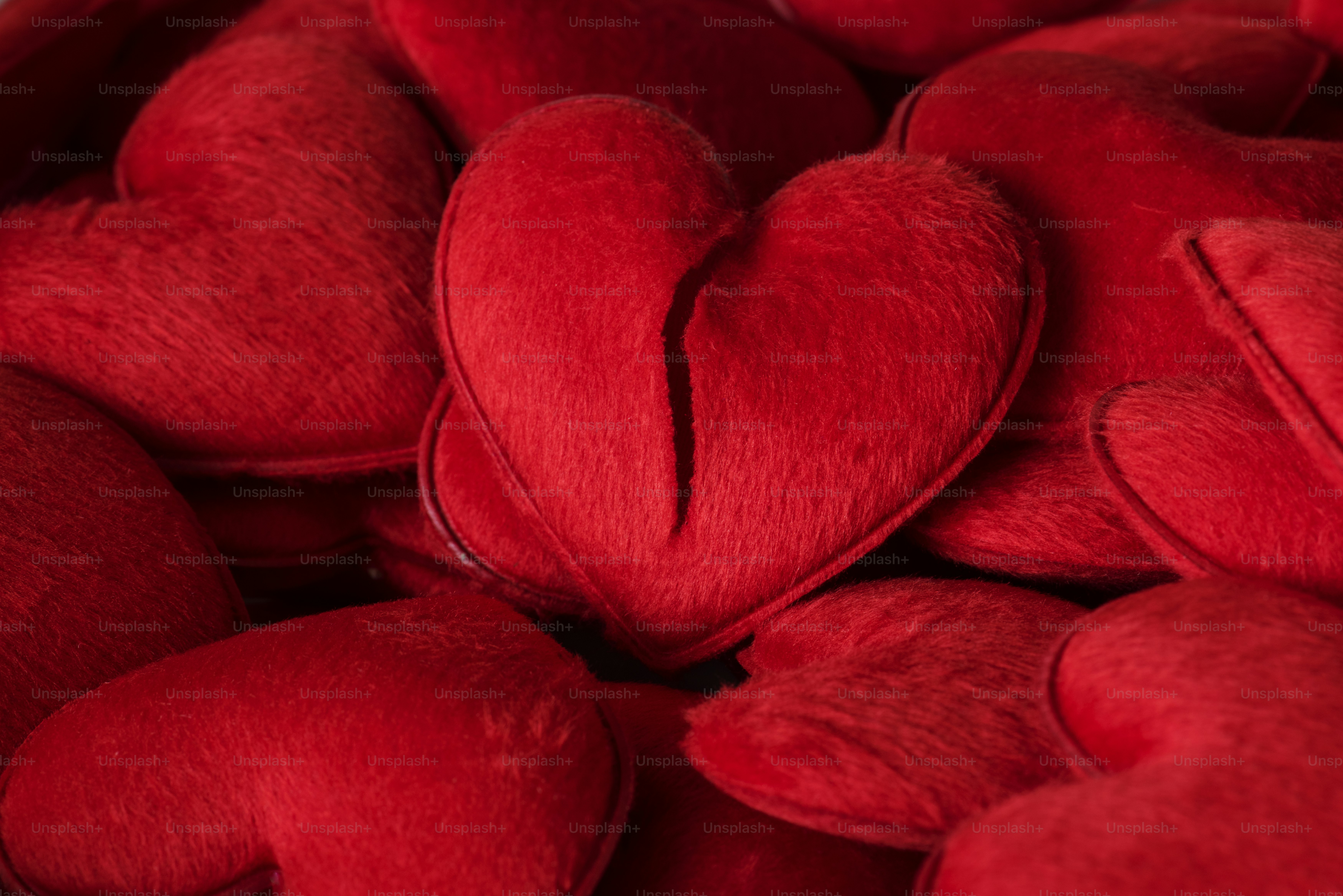 Red heart plush toys photo – Macrophotography Image on Unsplash
