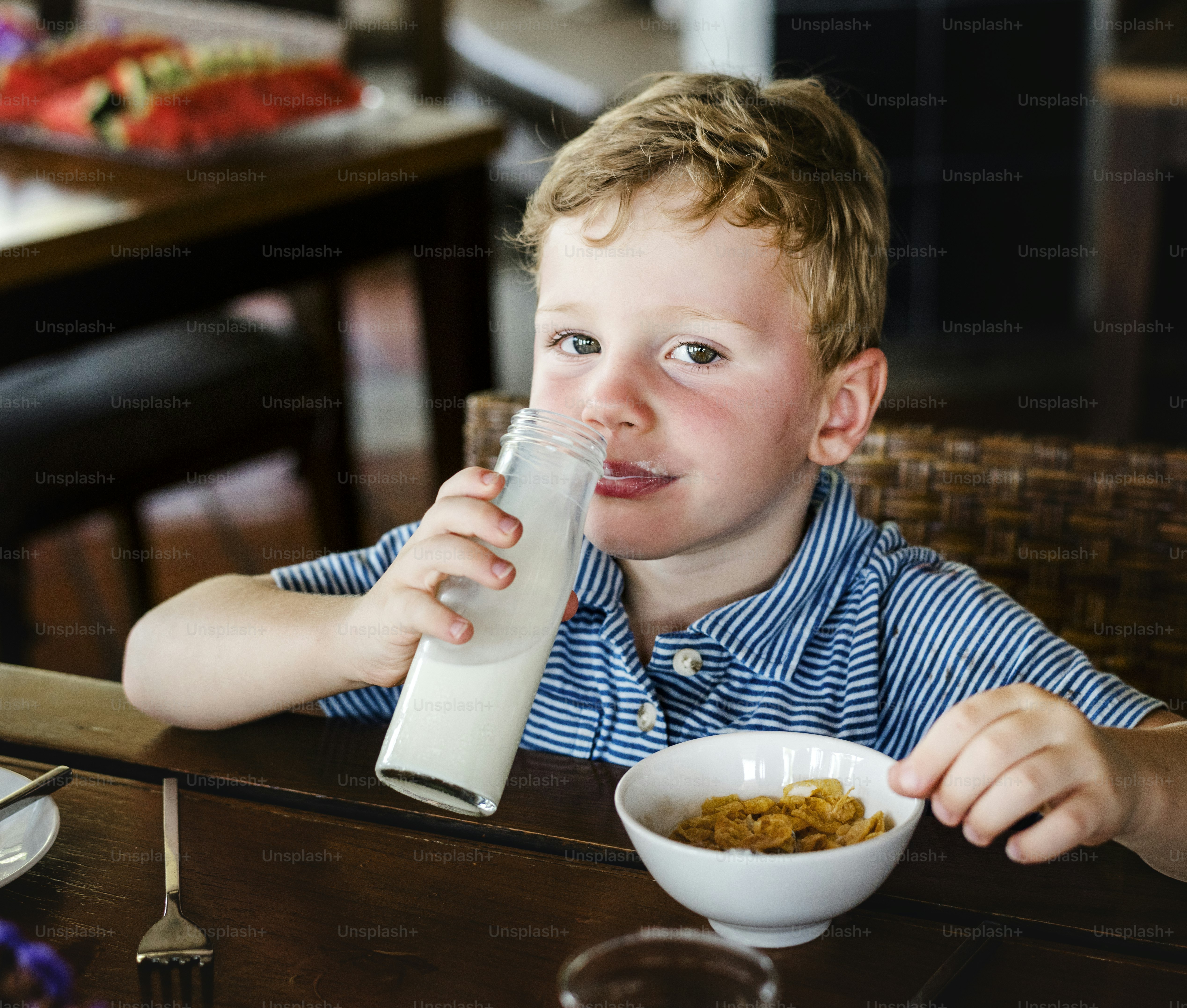 Caucasian kid having breakfast alone photo – Photography Image on Unsplash