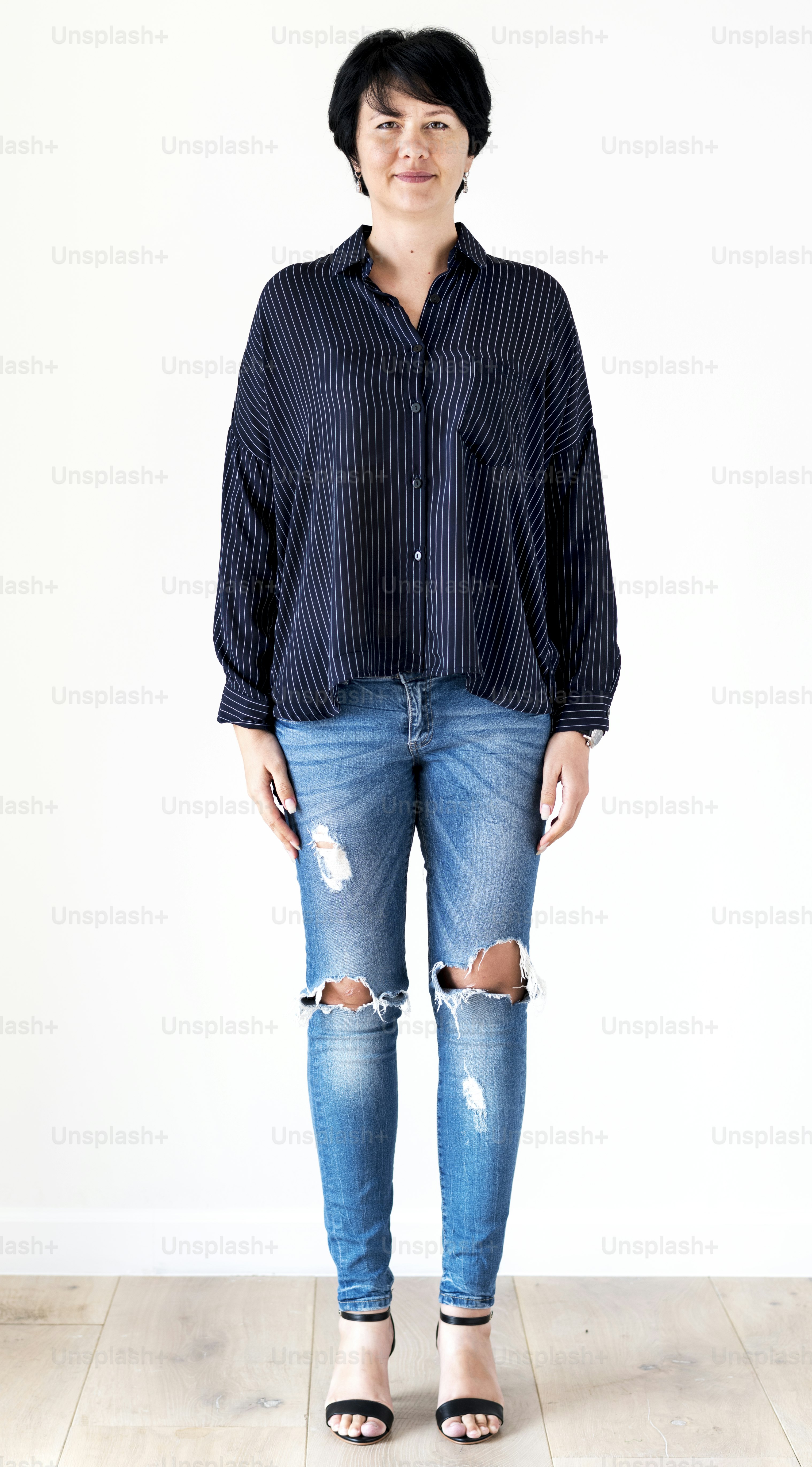 Portrait of white woman full body photo – Adults only Image on Unsplash