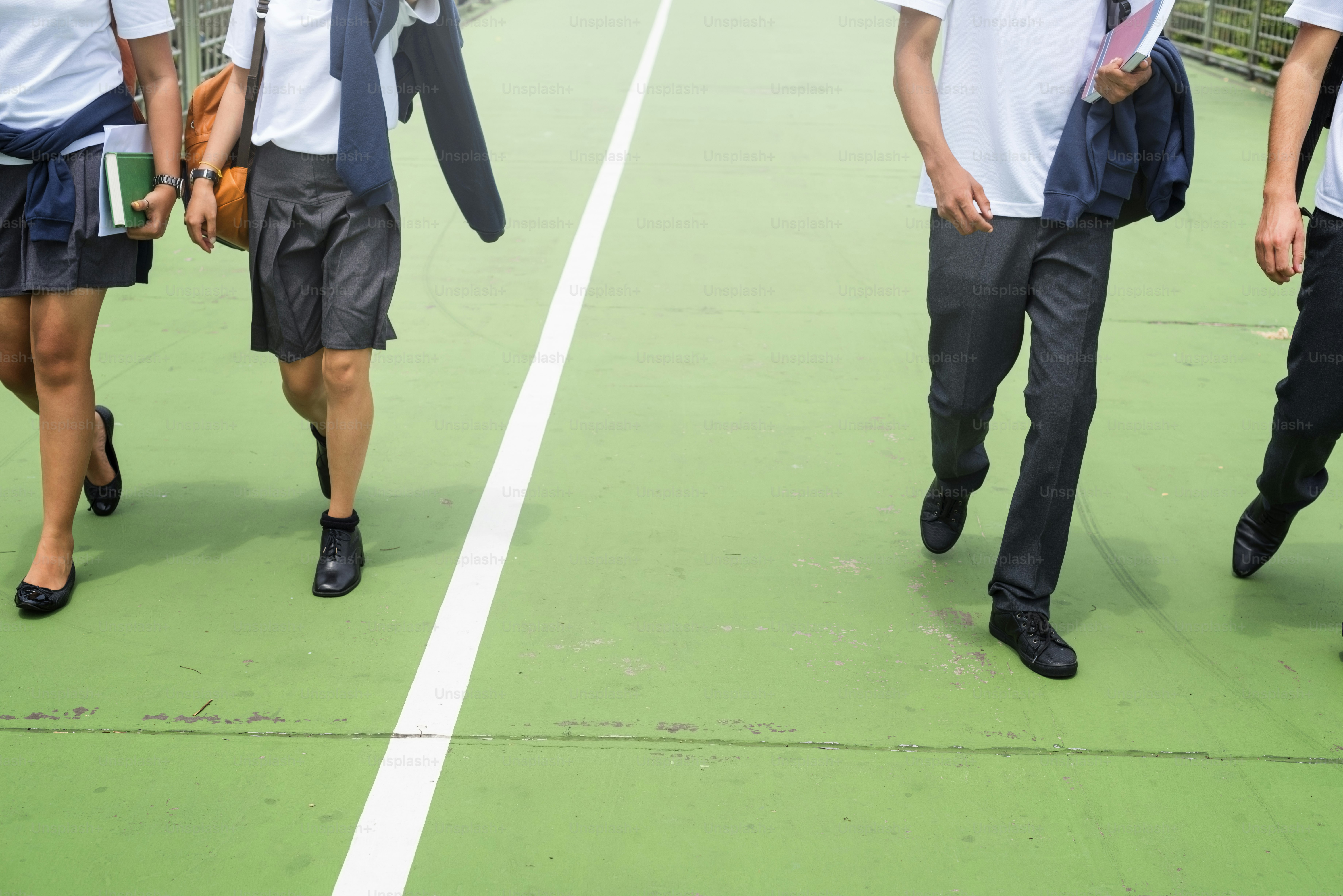 Student Walking Pictures | Download Free Images on Unsplash