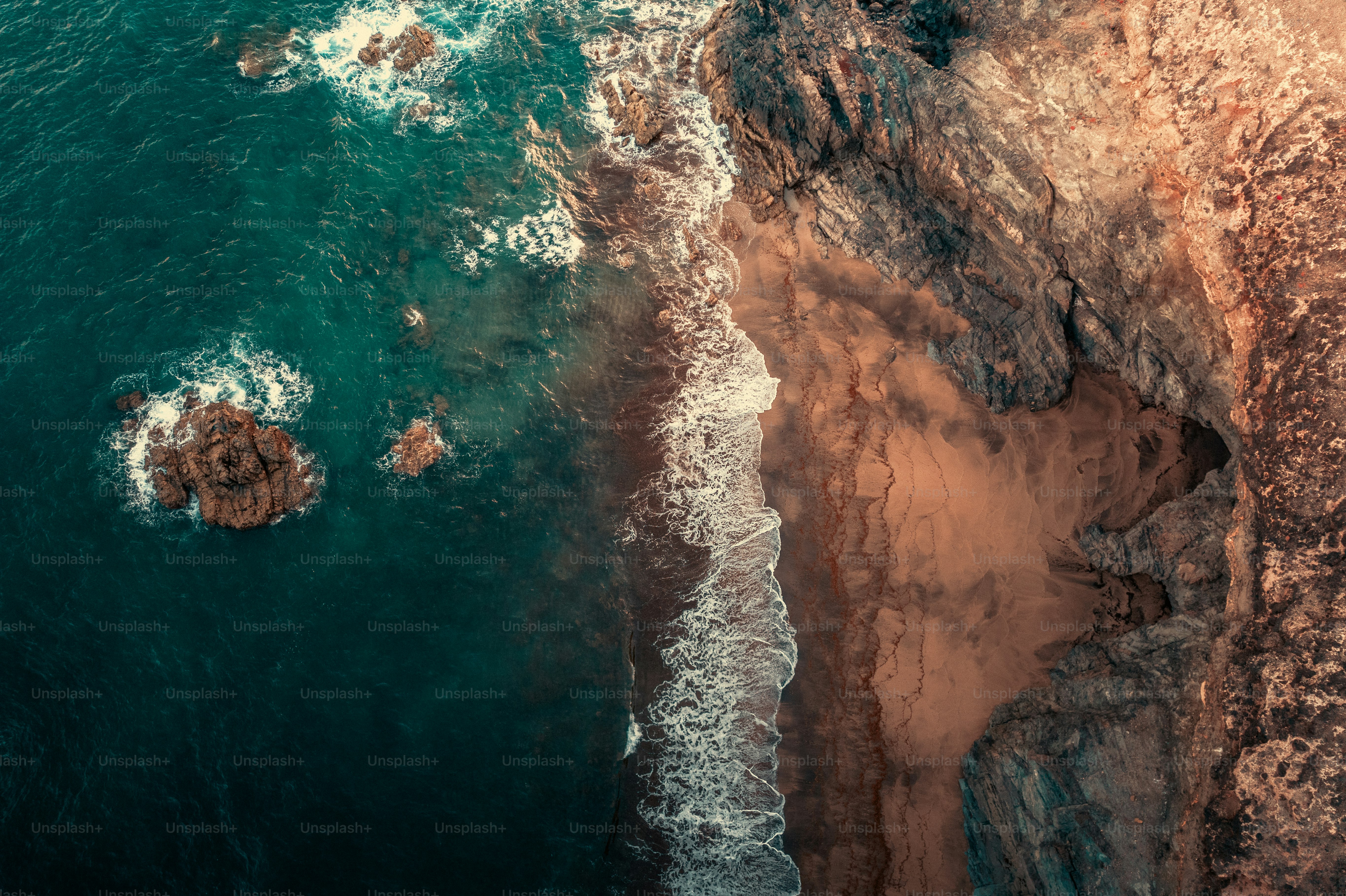 An aerial view of the ocean and land photo – Sea Image on Unsplash