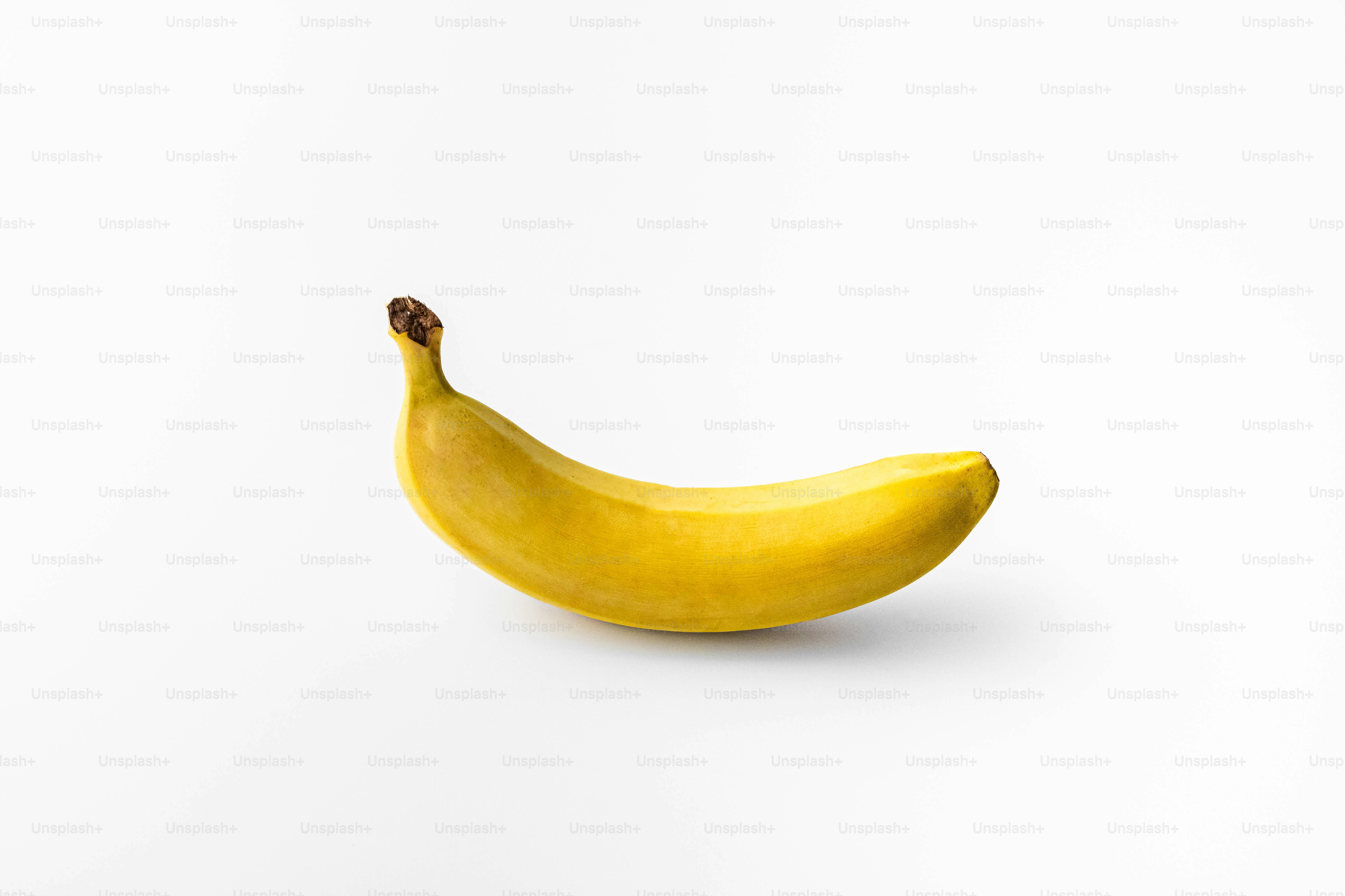 A single banana on a white background photo – Banana Image on Unsplash
