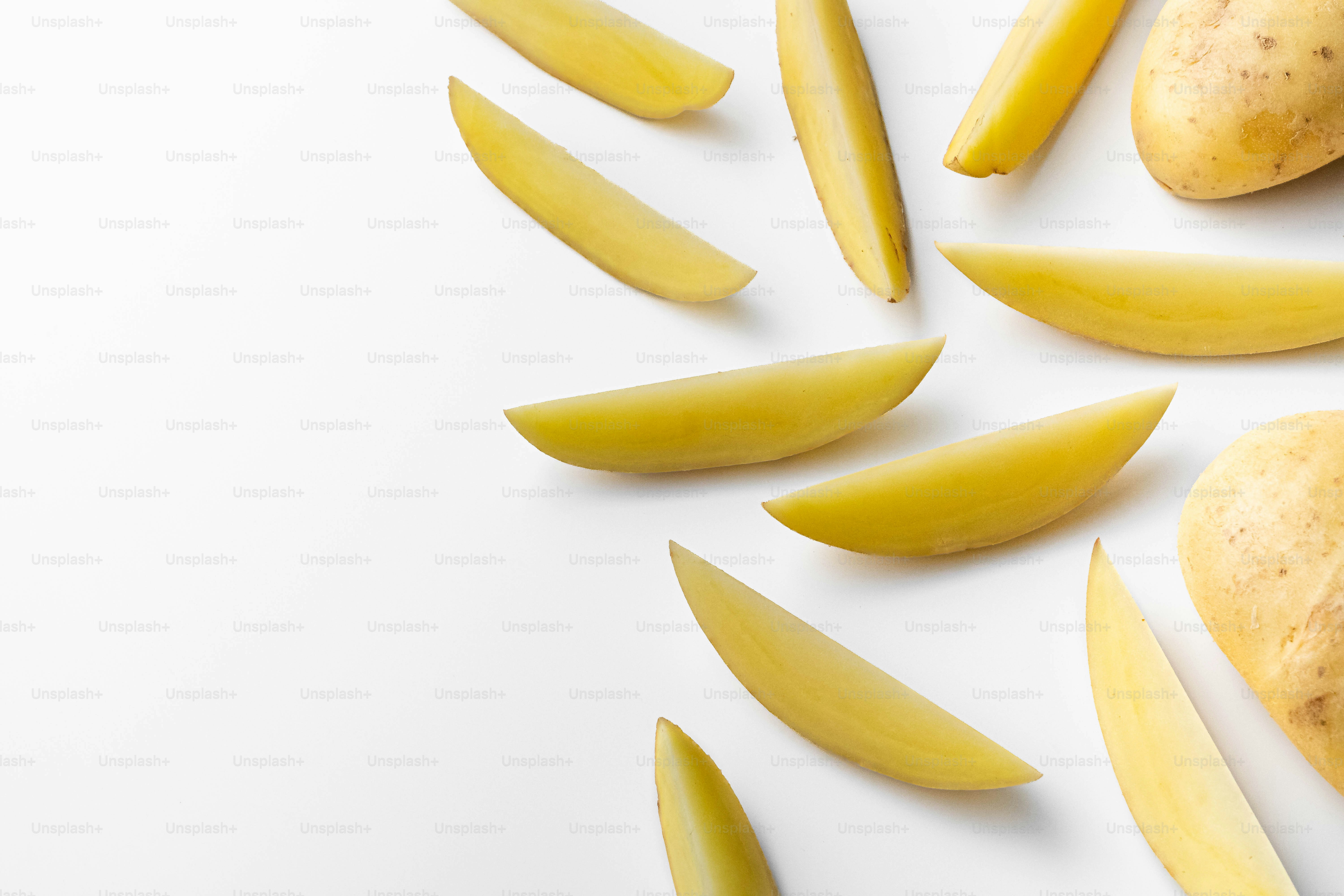 A potato on a white background photo – Potato Image on Unsplash