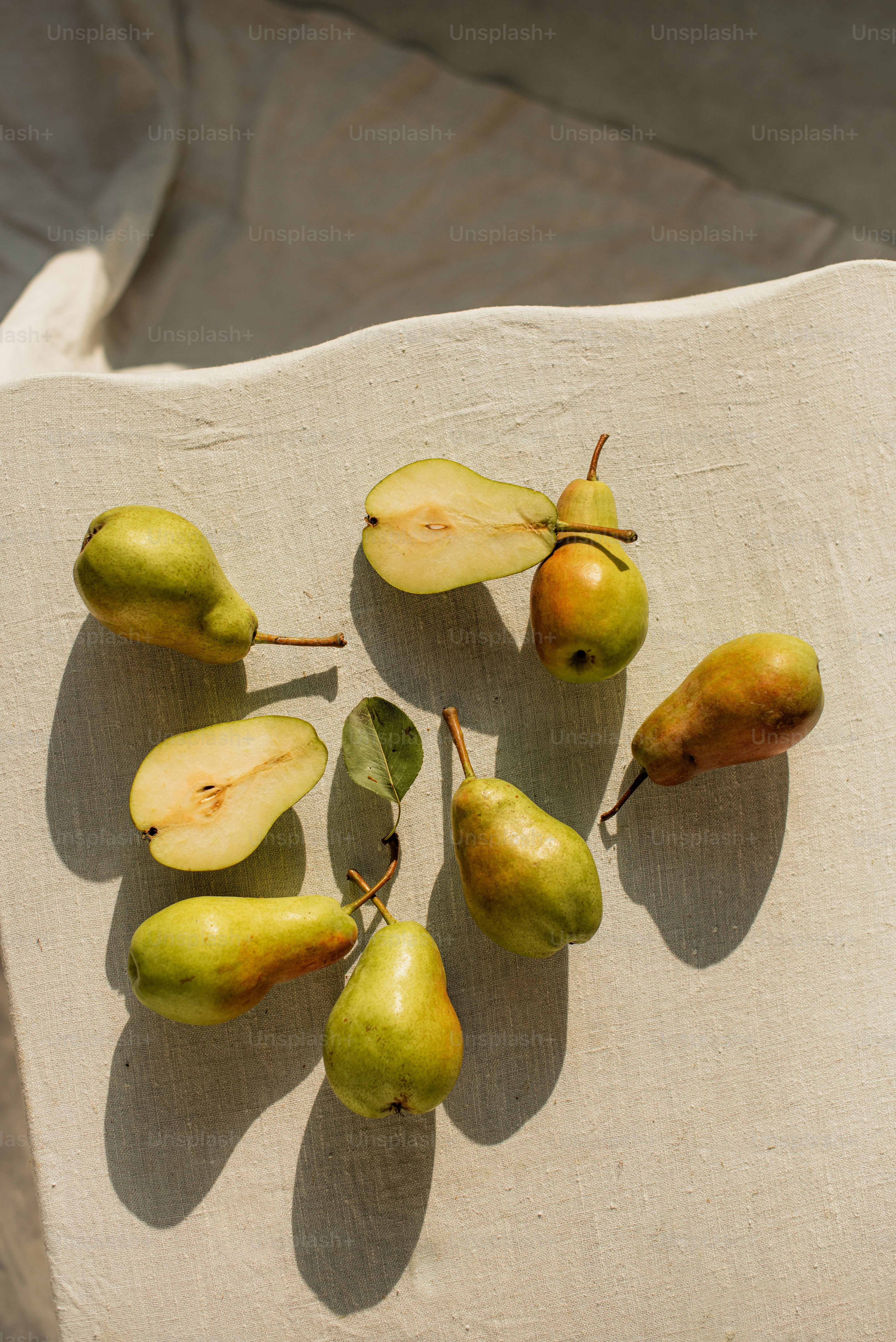 Un groupe de poires posé sur une table photo – Image de Poires sur Unsplash