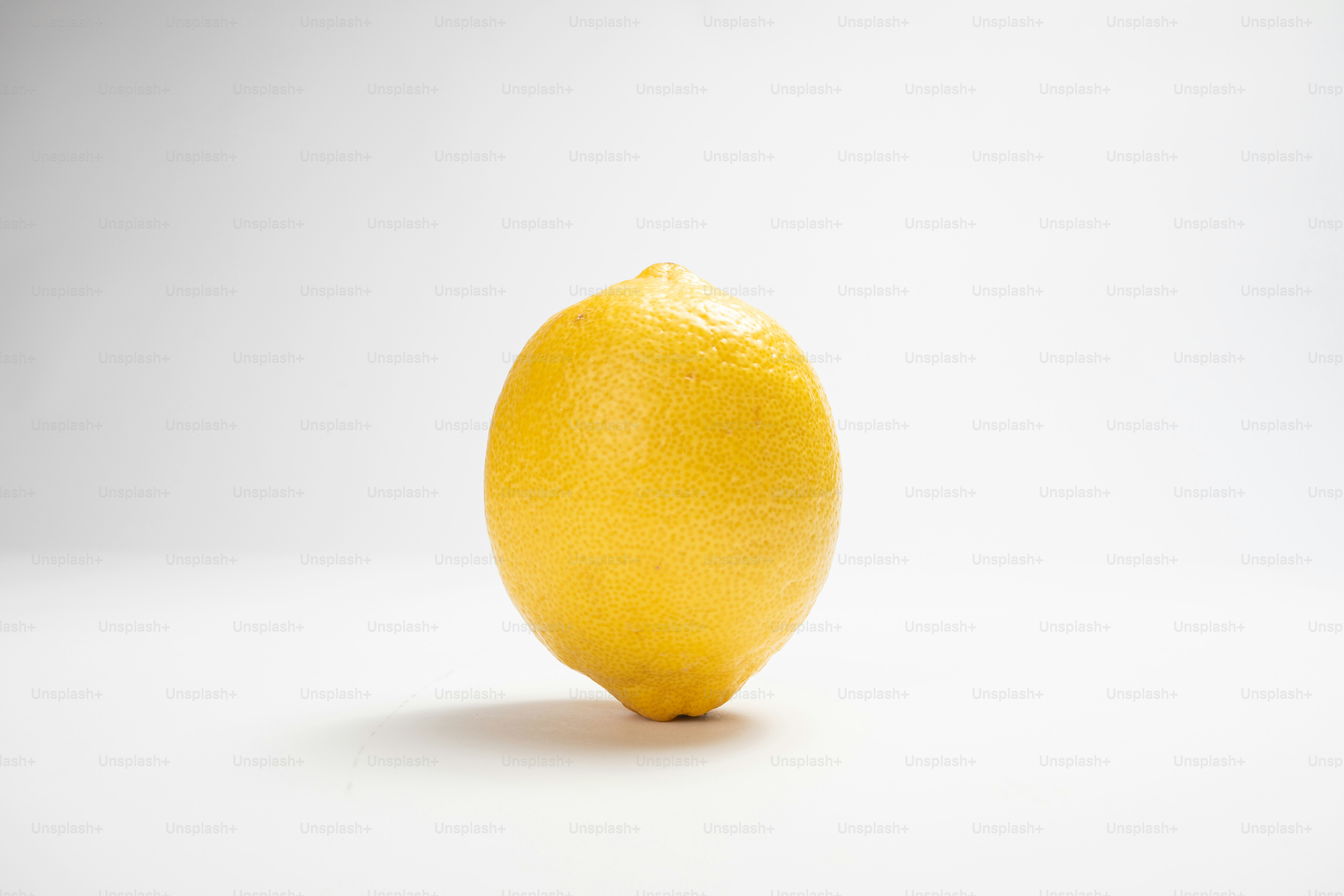 A single lemon on a white background photo – Citrus fruit Image on Unsplash