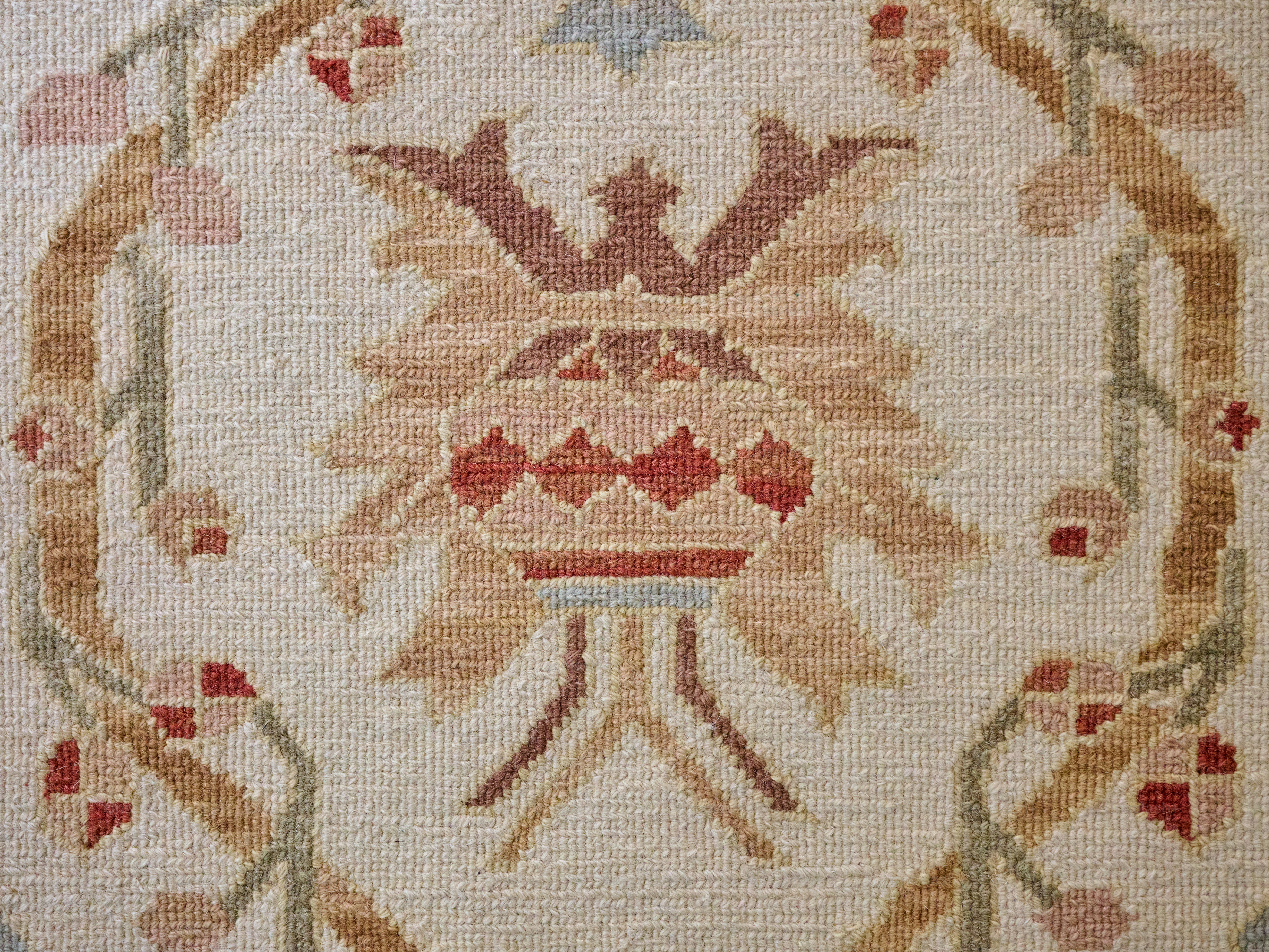 A close up of a rug with a design on it photo – Rug Image on Unsplash