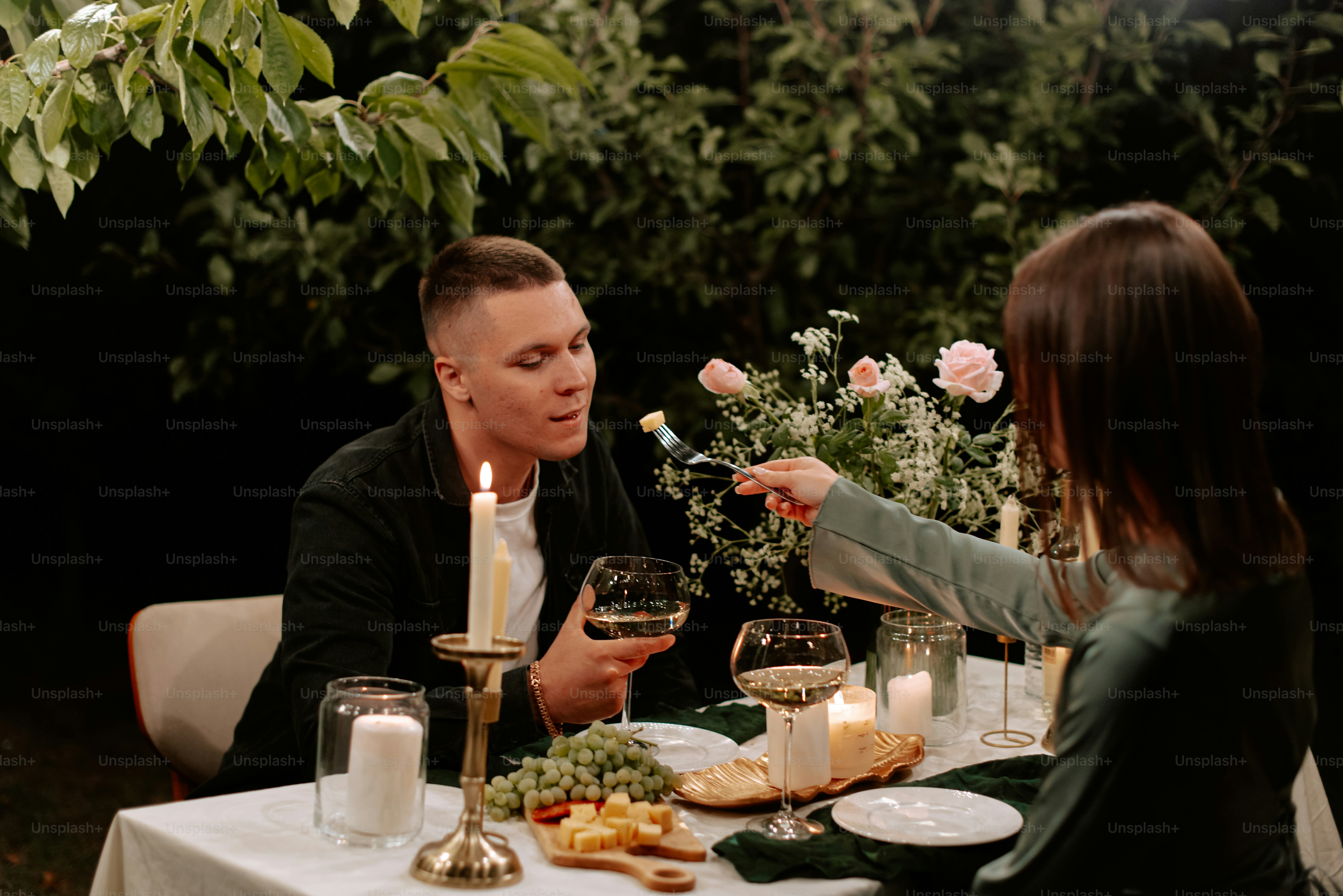 A man and woman sitting at a dinner table photo – Couple Image on Unsplash
