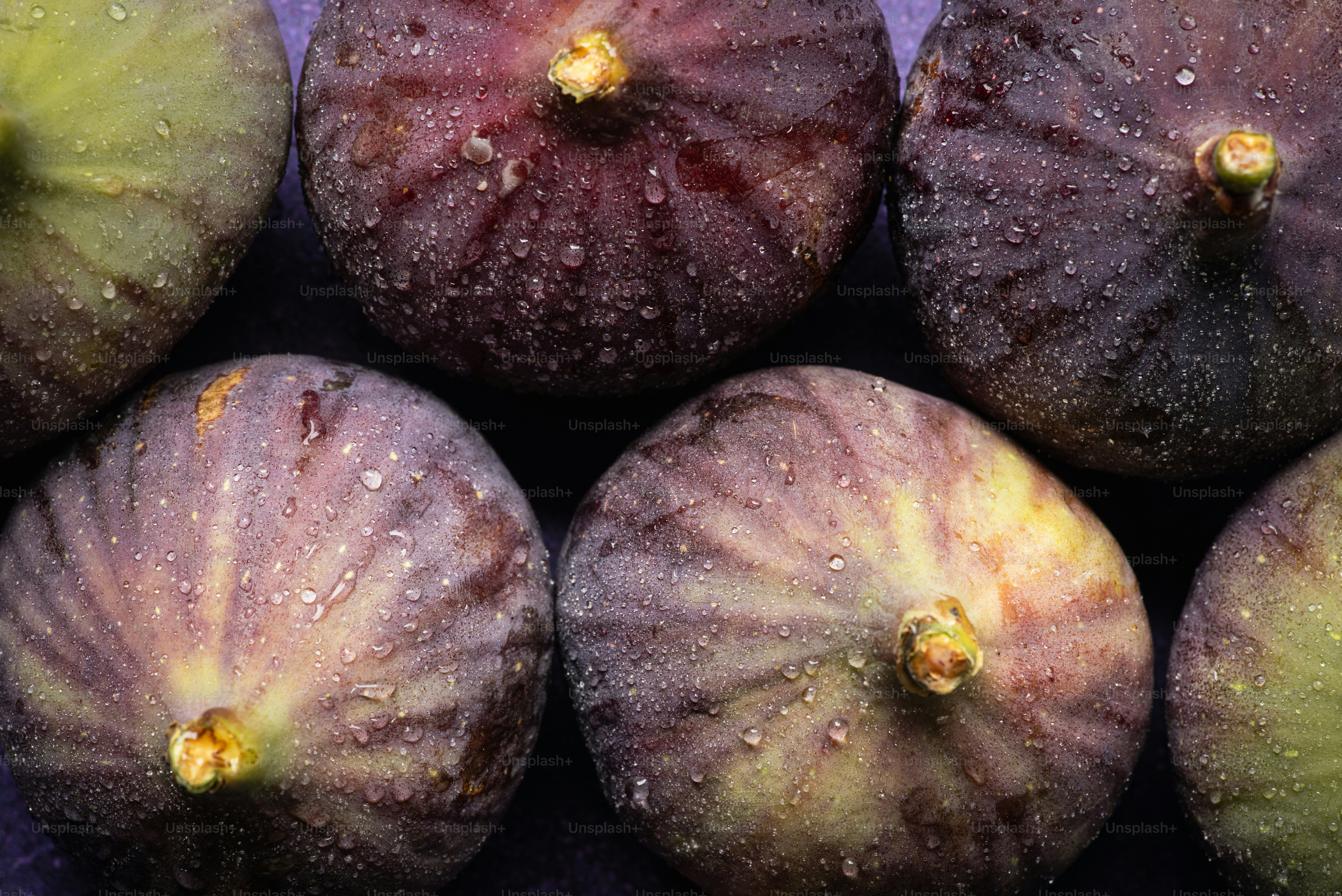 A bunch of figs sitting on top of a table photo – Texture Image on Unsplash