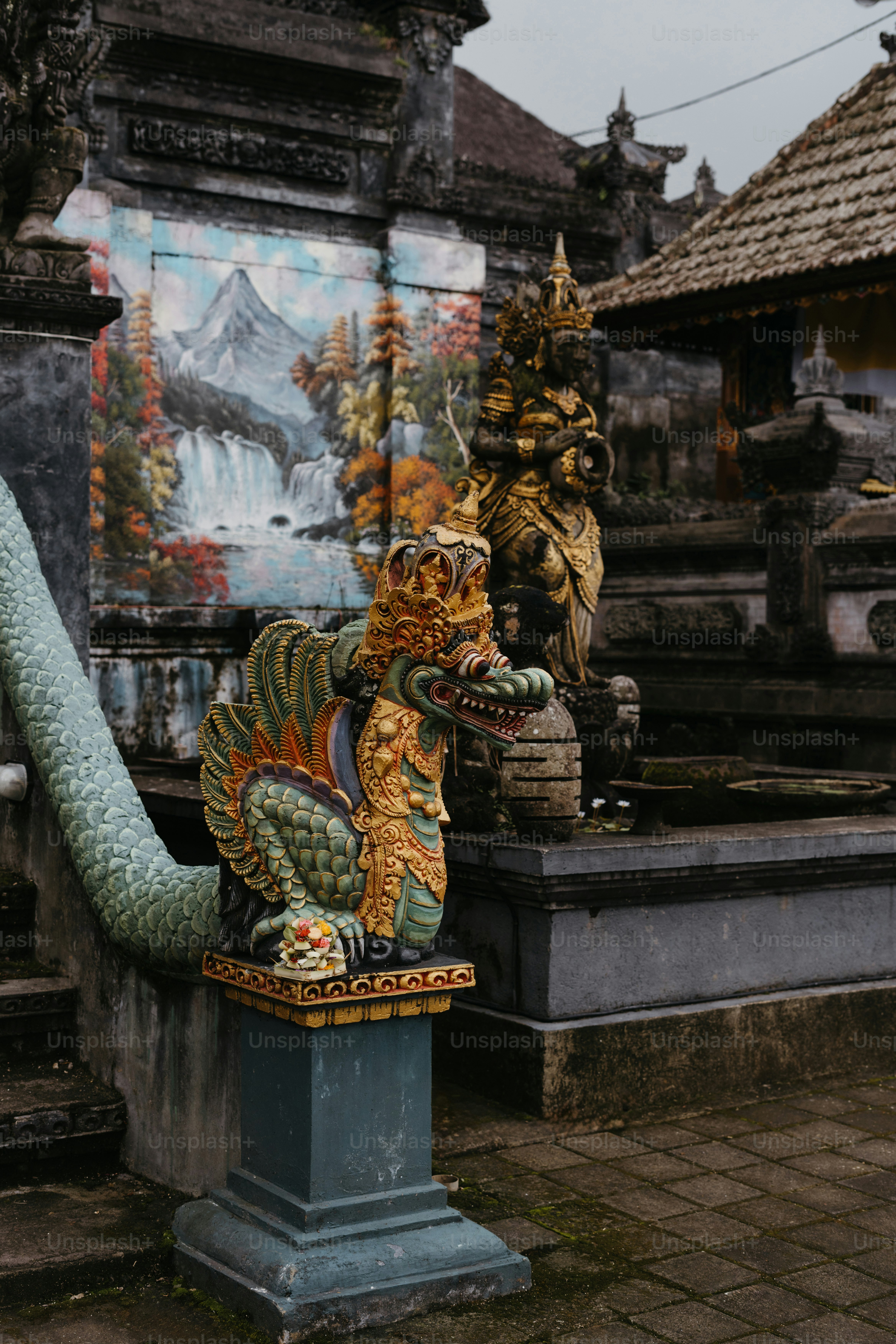 Dragon Statue Pictures | Download Free Images on Unsplash