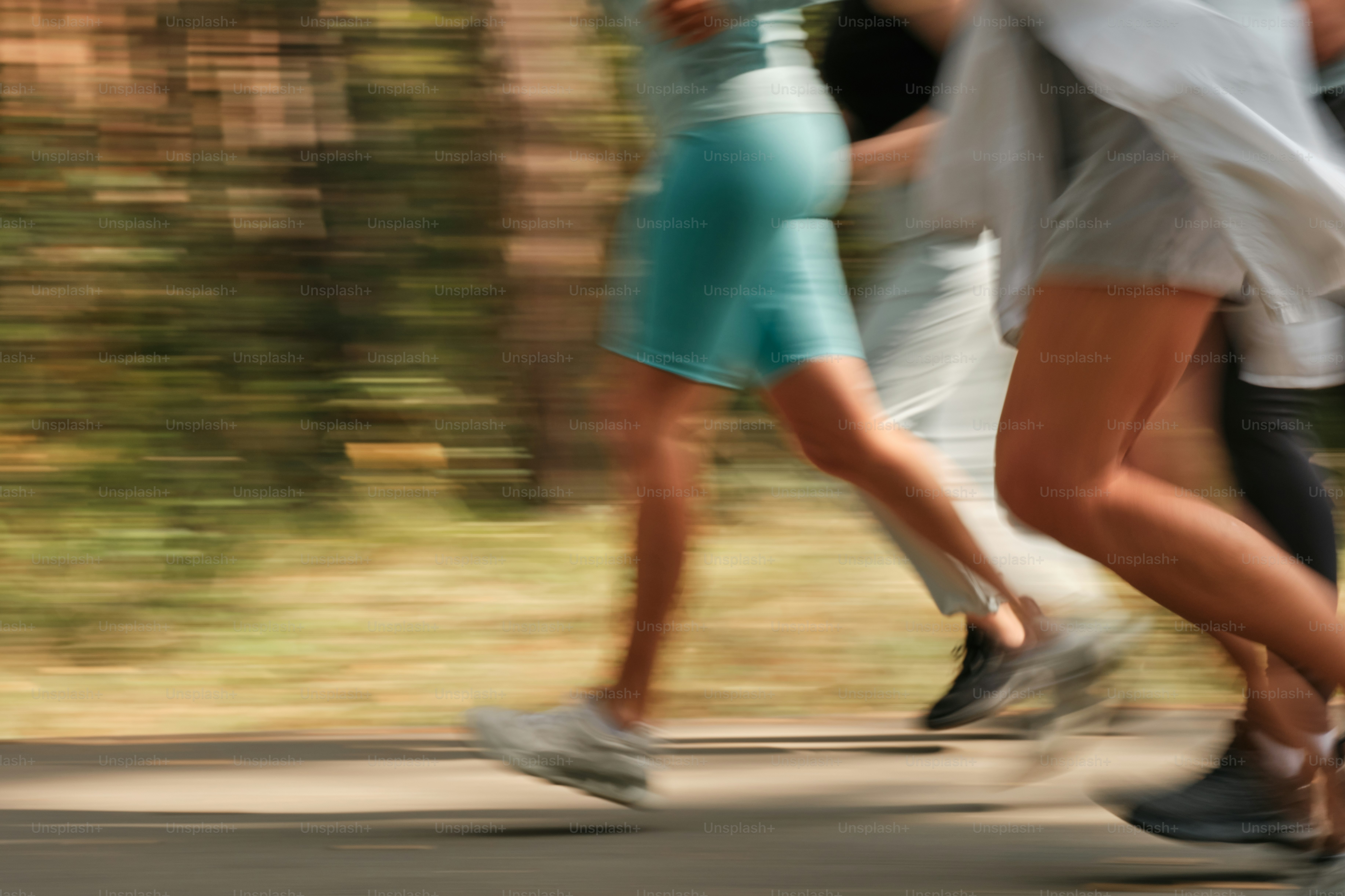 A blurry photo of a group of people running photo – Fitness Image on ...