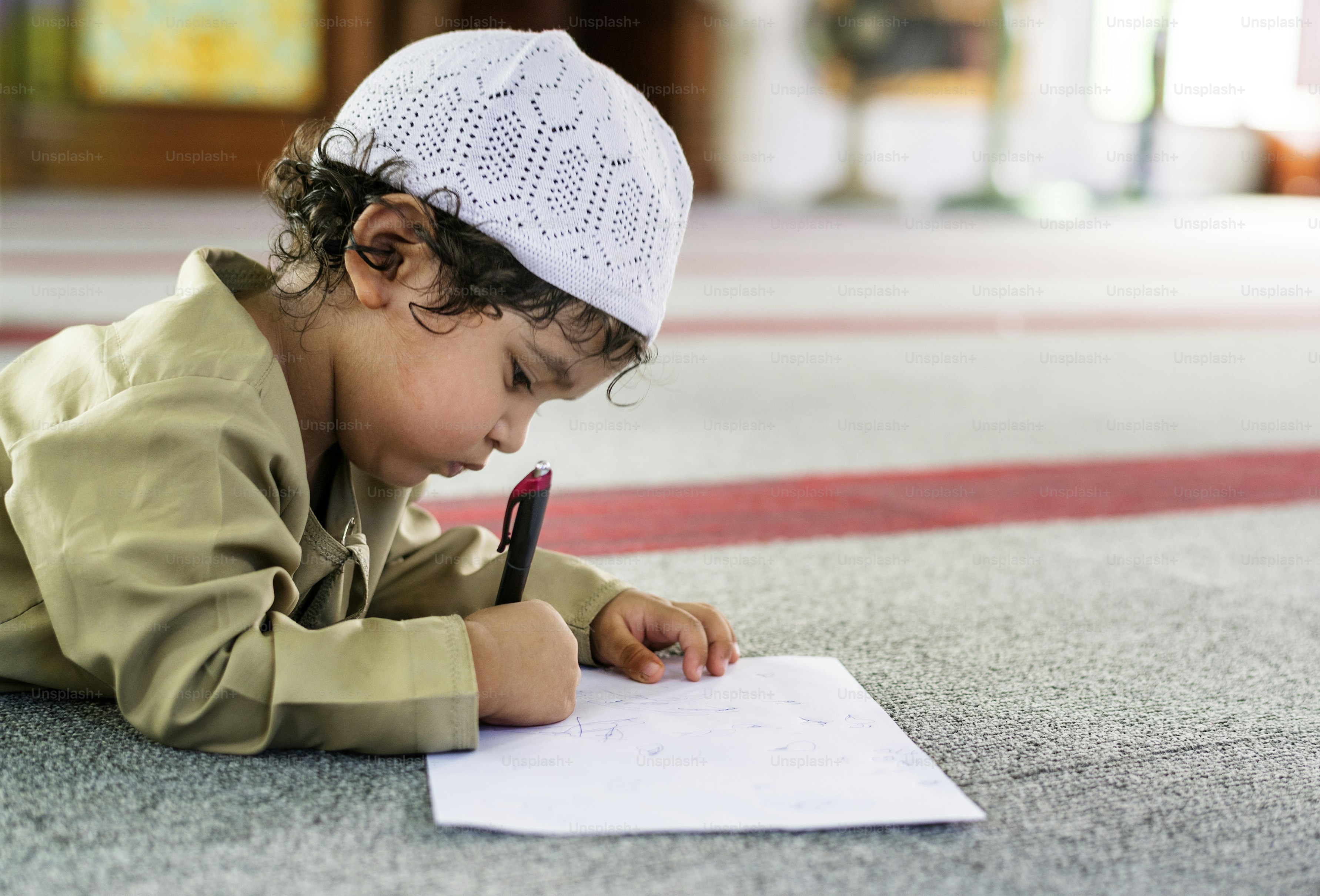 Muslim boy learning in a mosque photo – Mosque Image on Unsplash