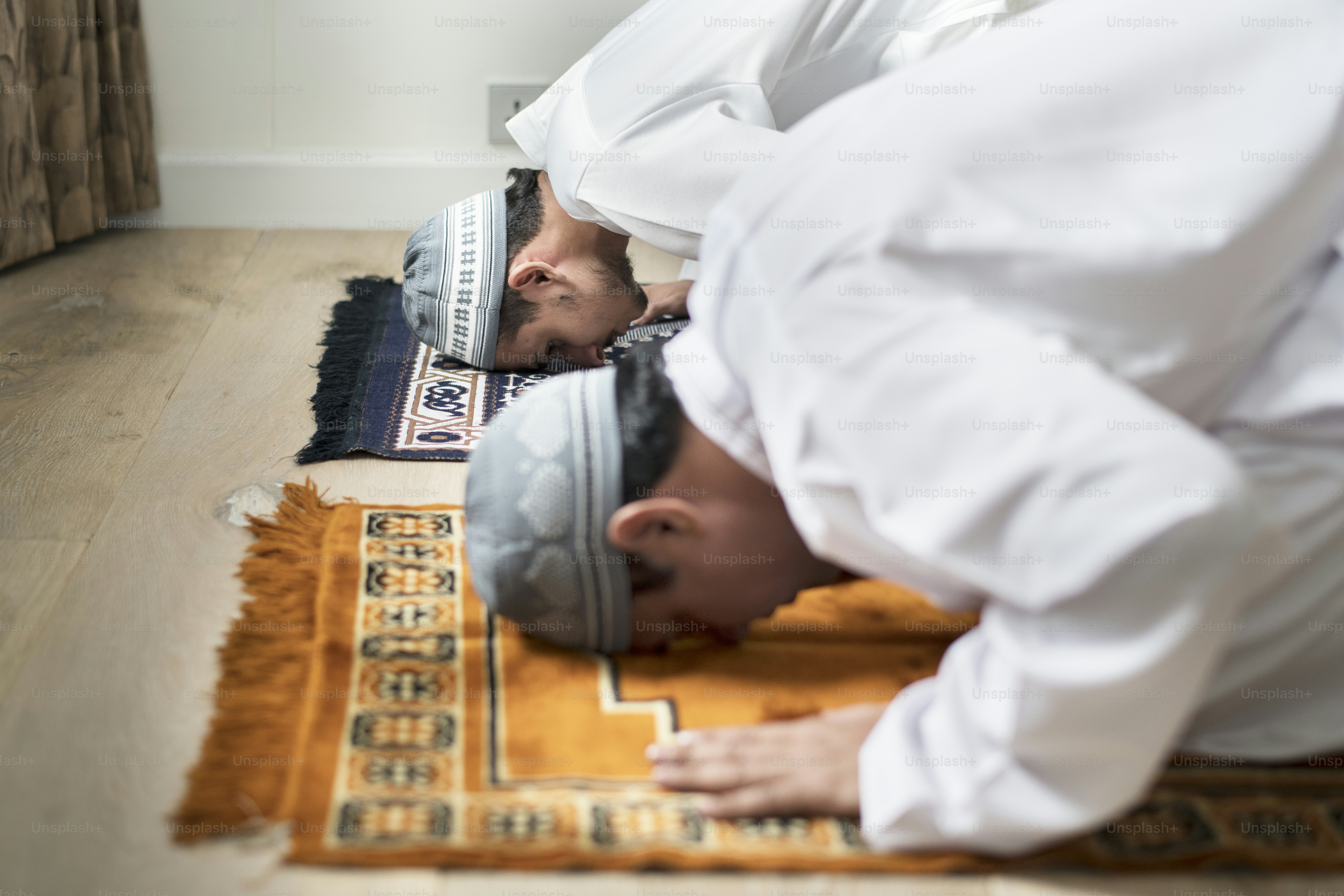 Muslim prayers in Sujud posture photo – Allah Image on Unsplash