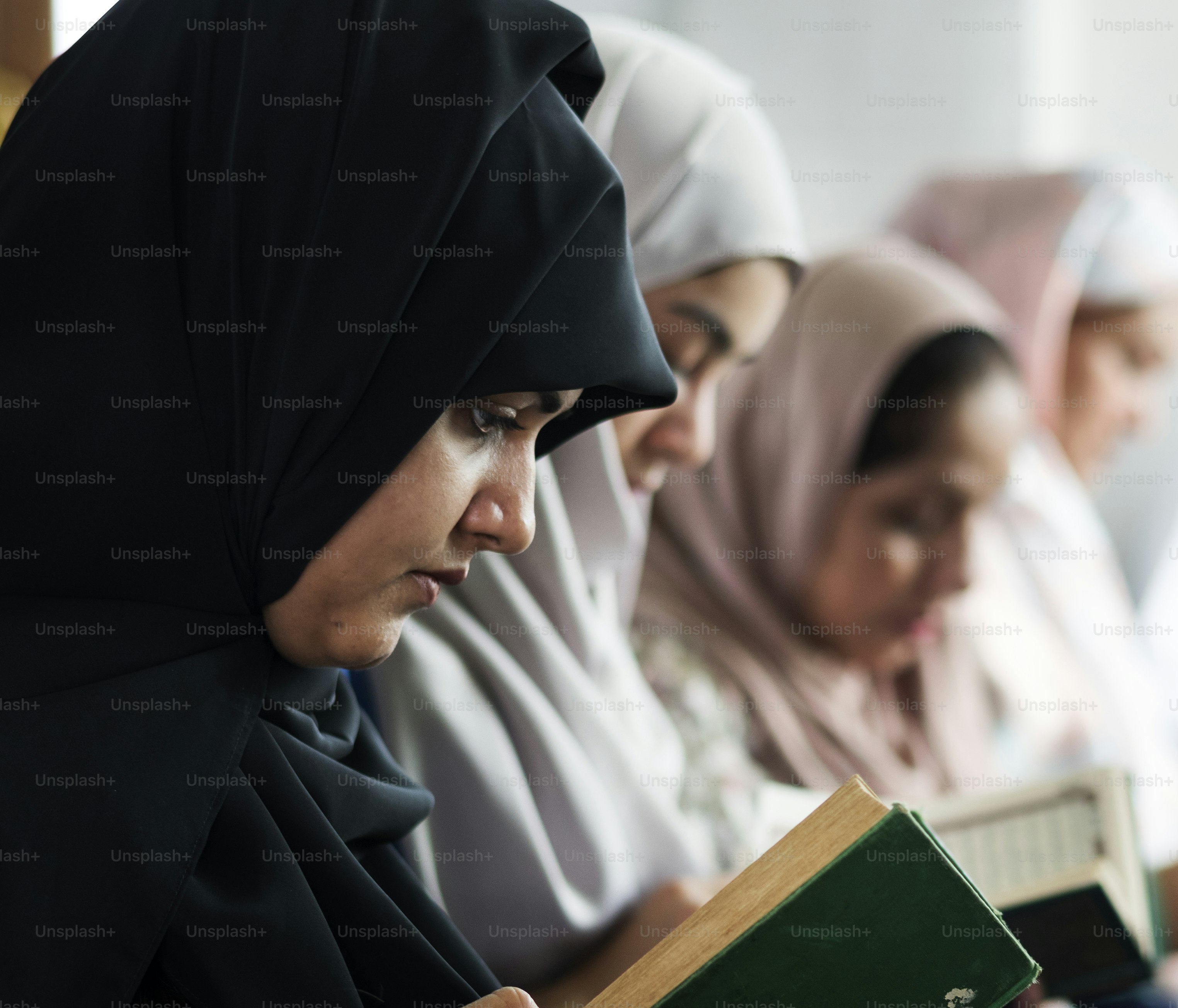 Muslims reading from the quran photo – Tradition Image on Unsplash