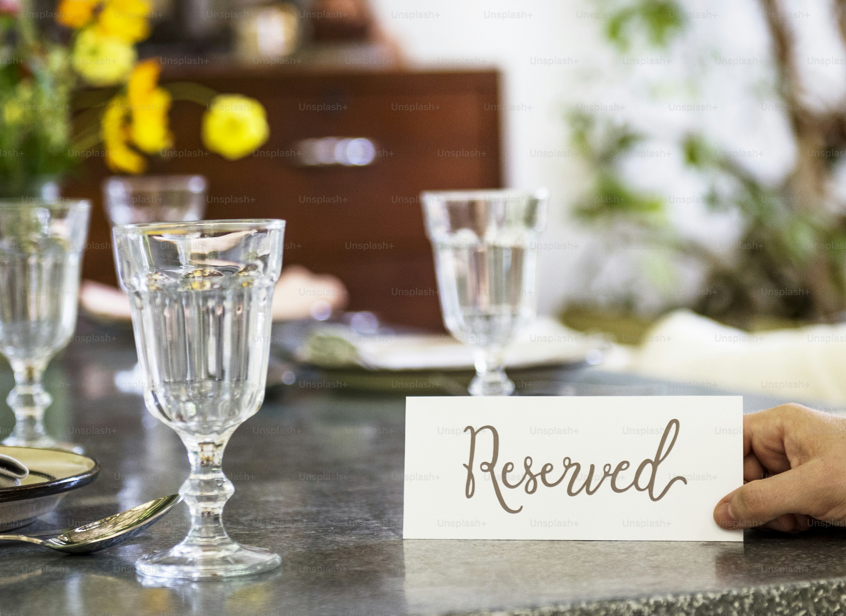 Table reserved in a cafe photo – Fine dining Image on Unsplash