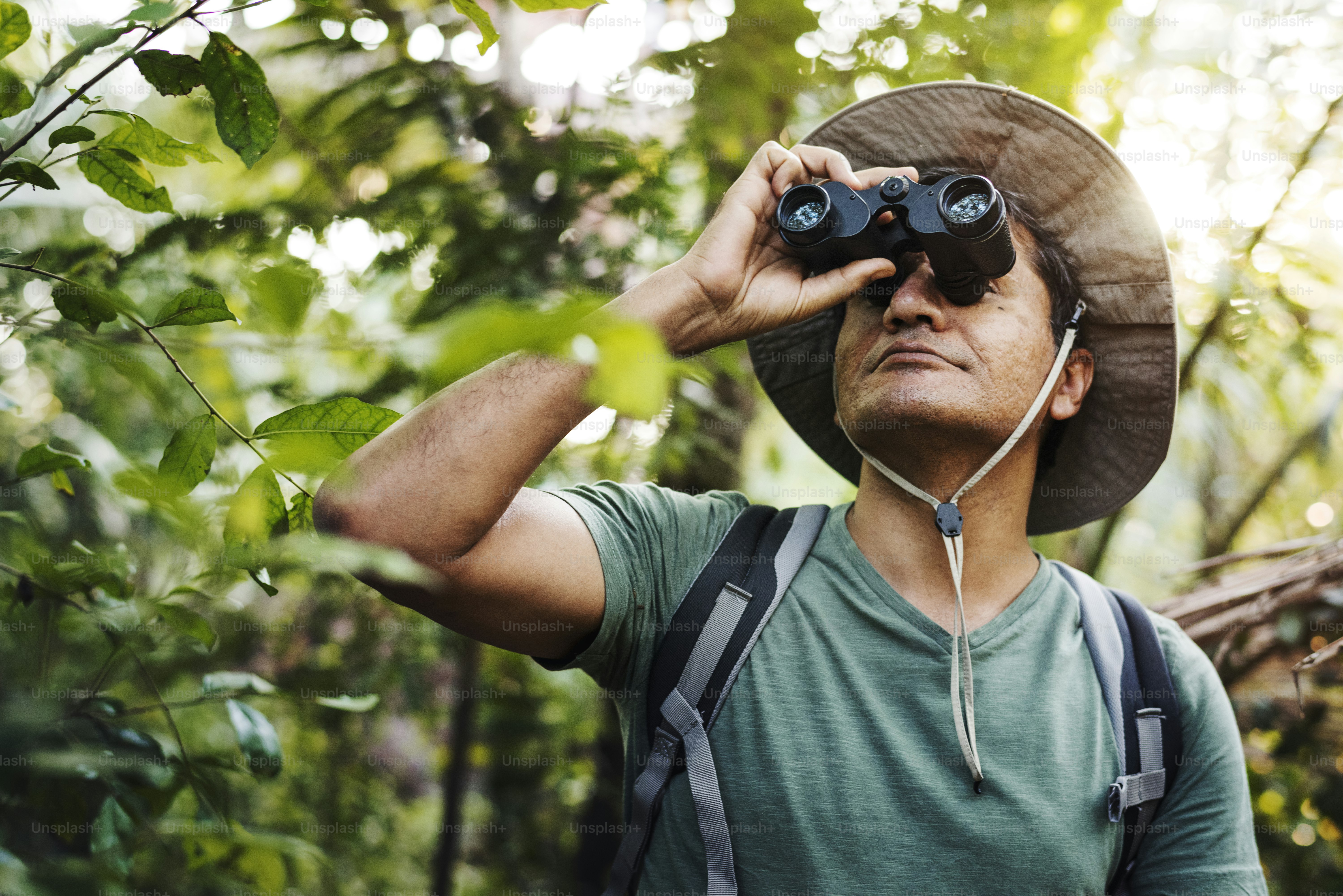 Man using binoculars photo – Indian ethnicity Image on Unsplash