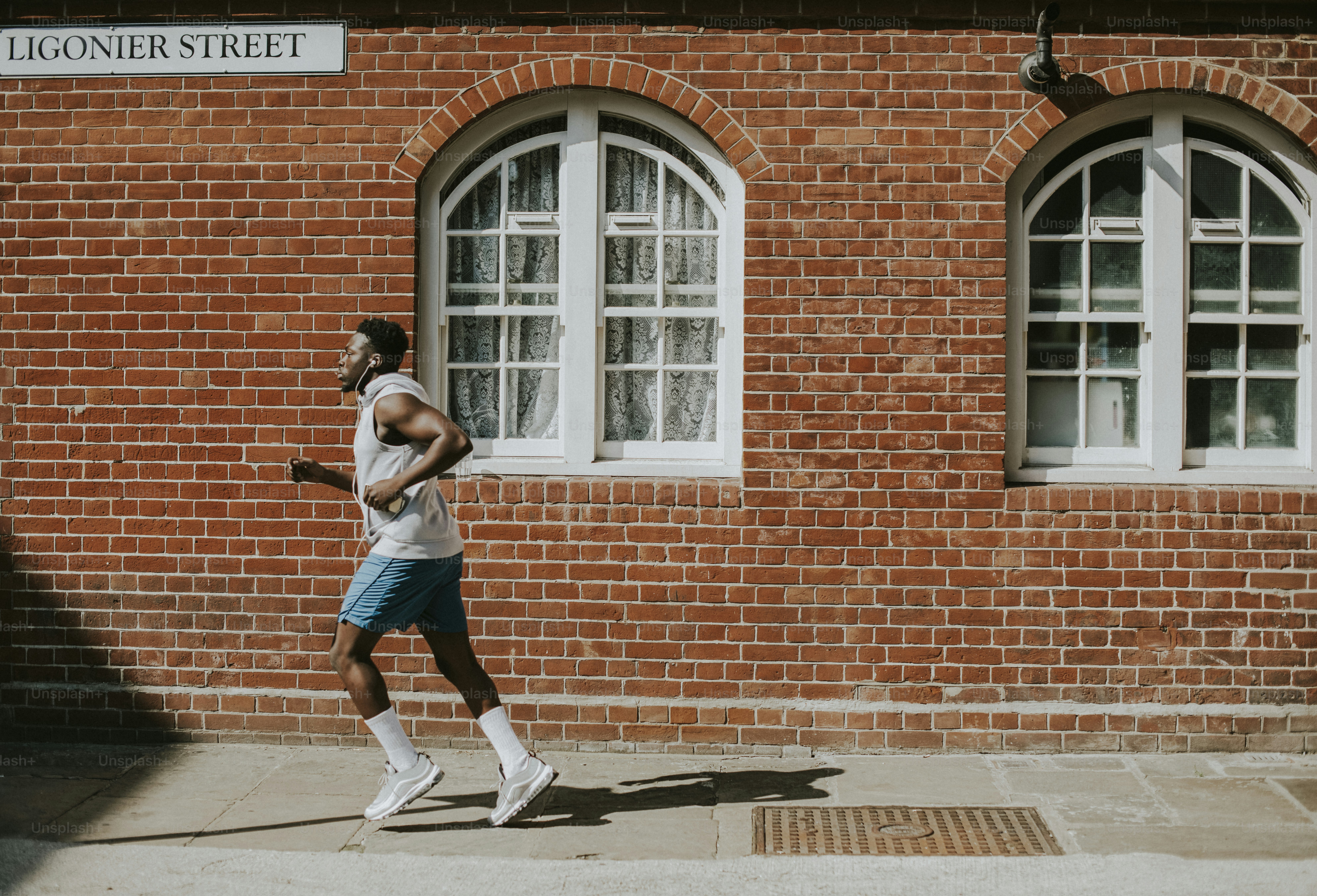 Man jogging in the city photo – Black people Image on Unsplash
