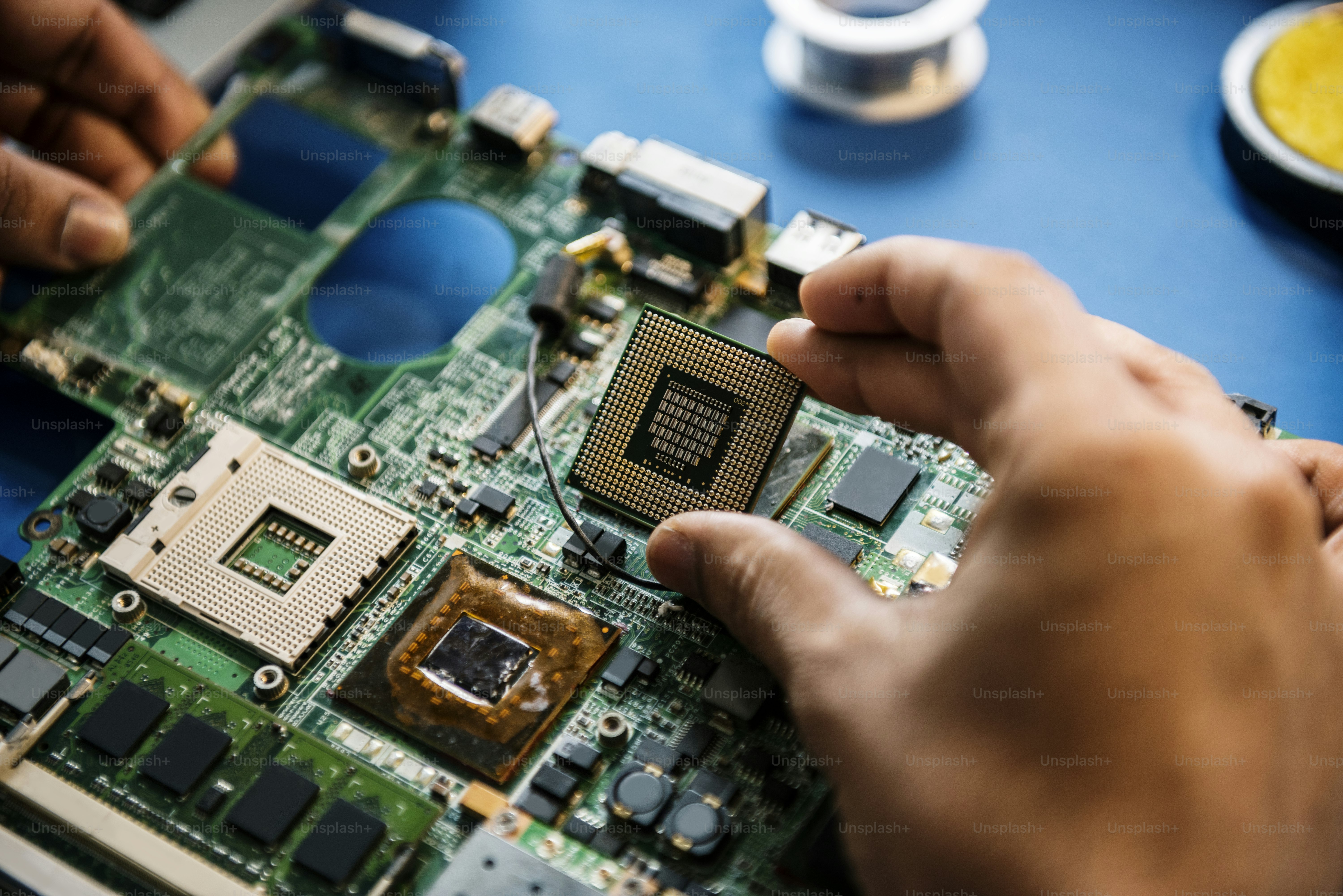 Computer Repair Pictures | Download Free Images on Unsplash