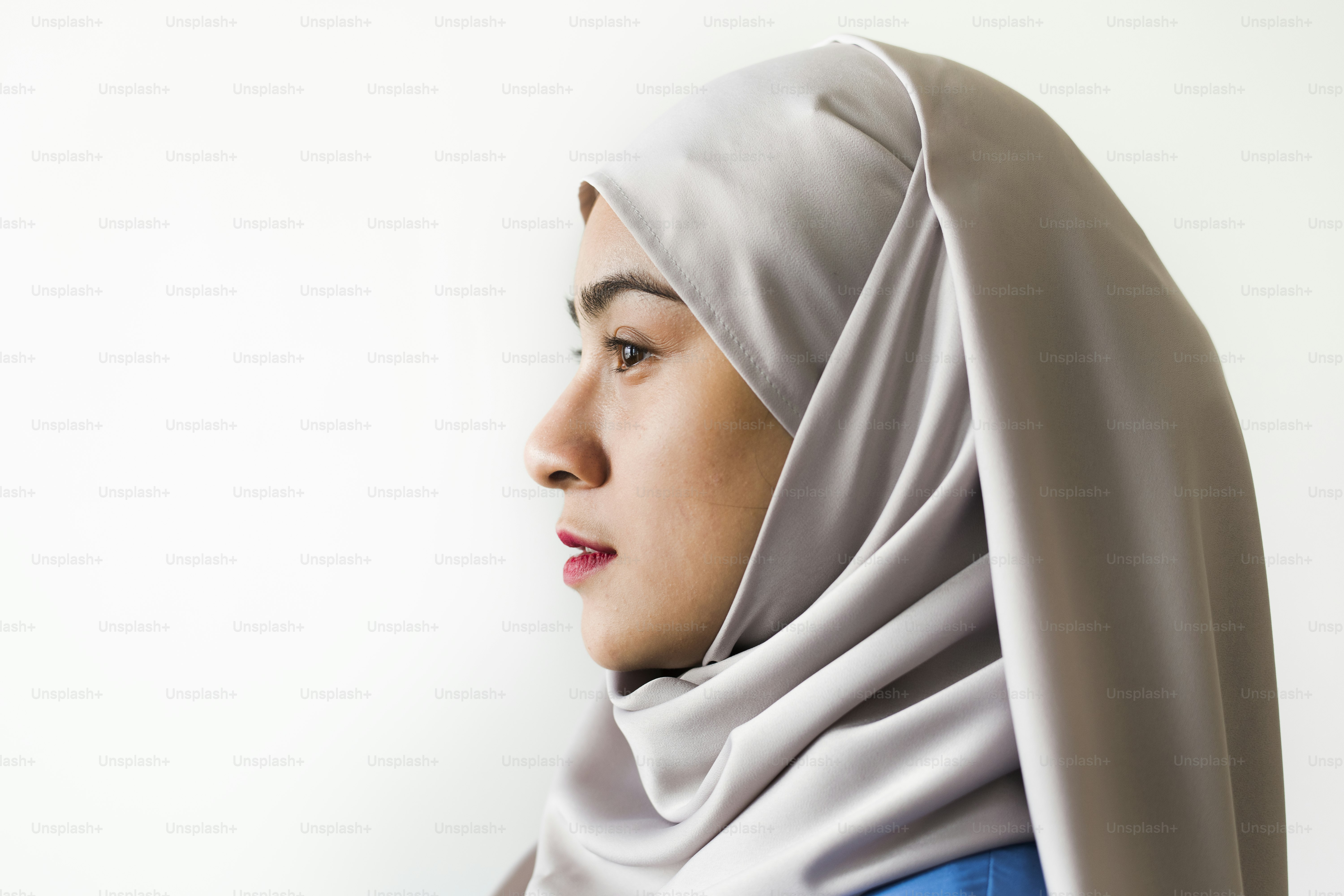 Portrait of a Muslim woman photo – Tradition Image on Unsplash