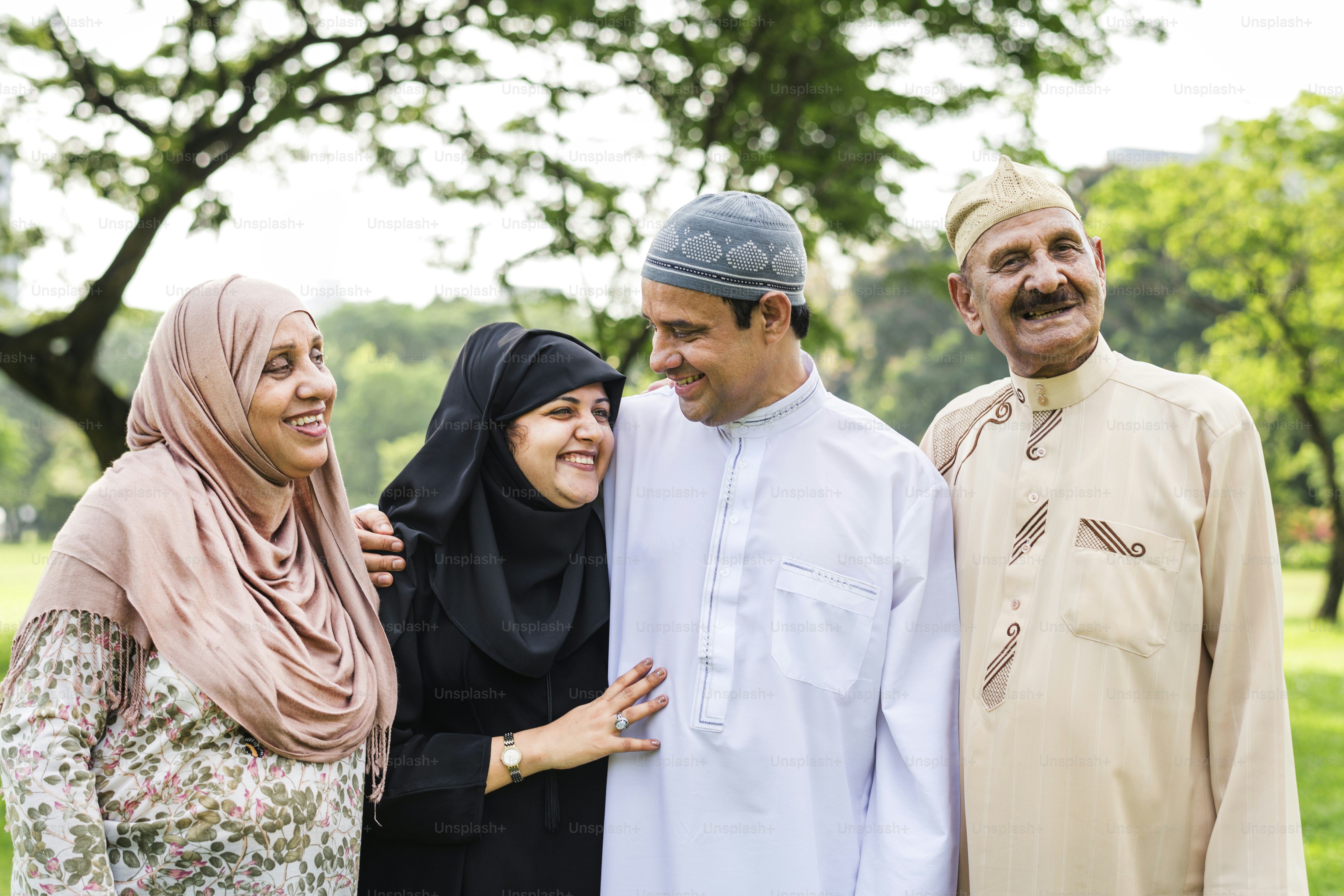 Muslim family having a good time outdoors photo – Family Image on Unsplash