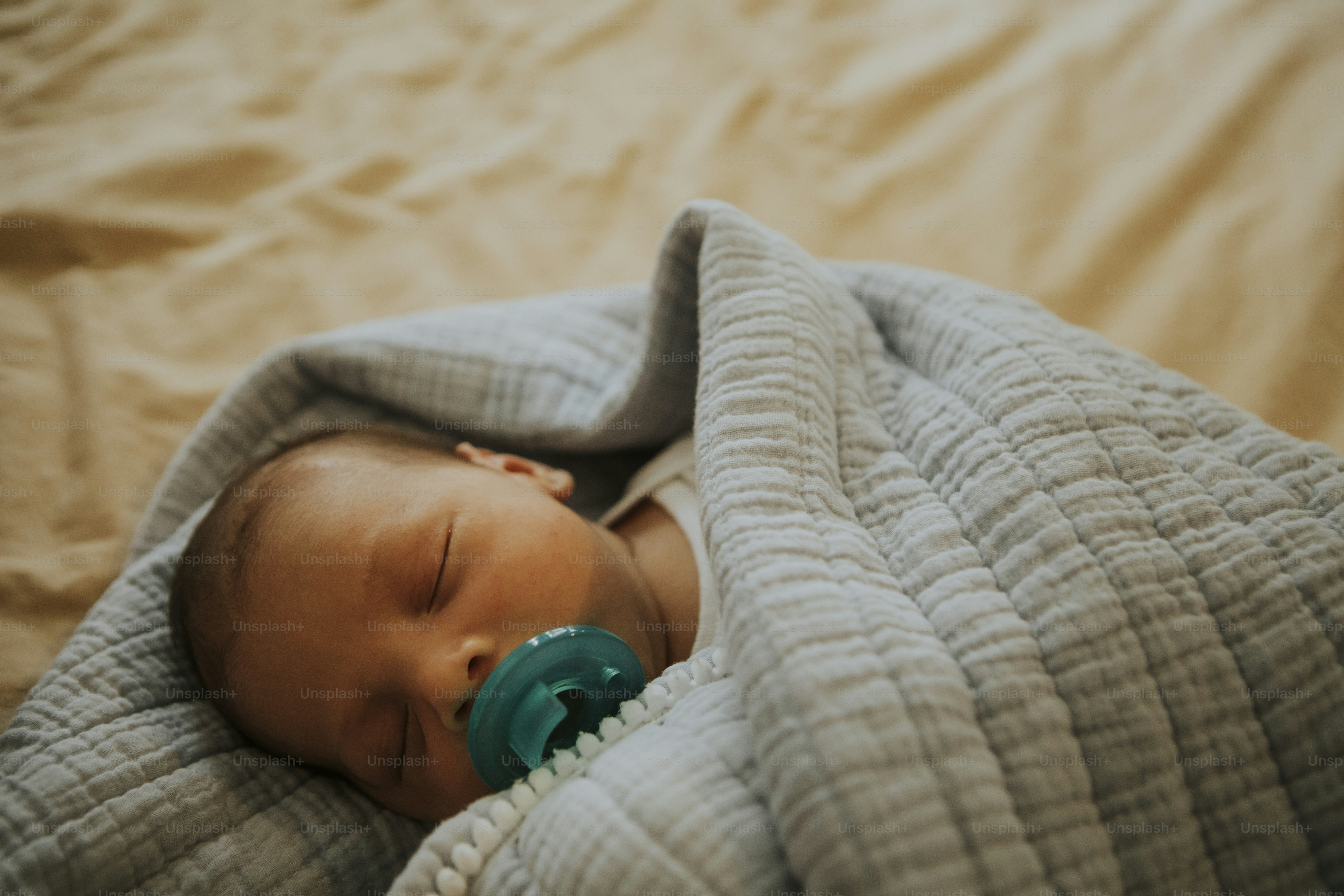 Infant baby fast asleep on the bed photo – Dreaming Image on Unsplash