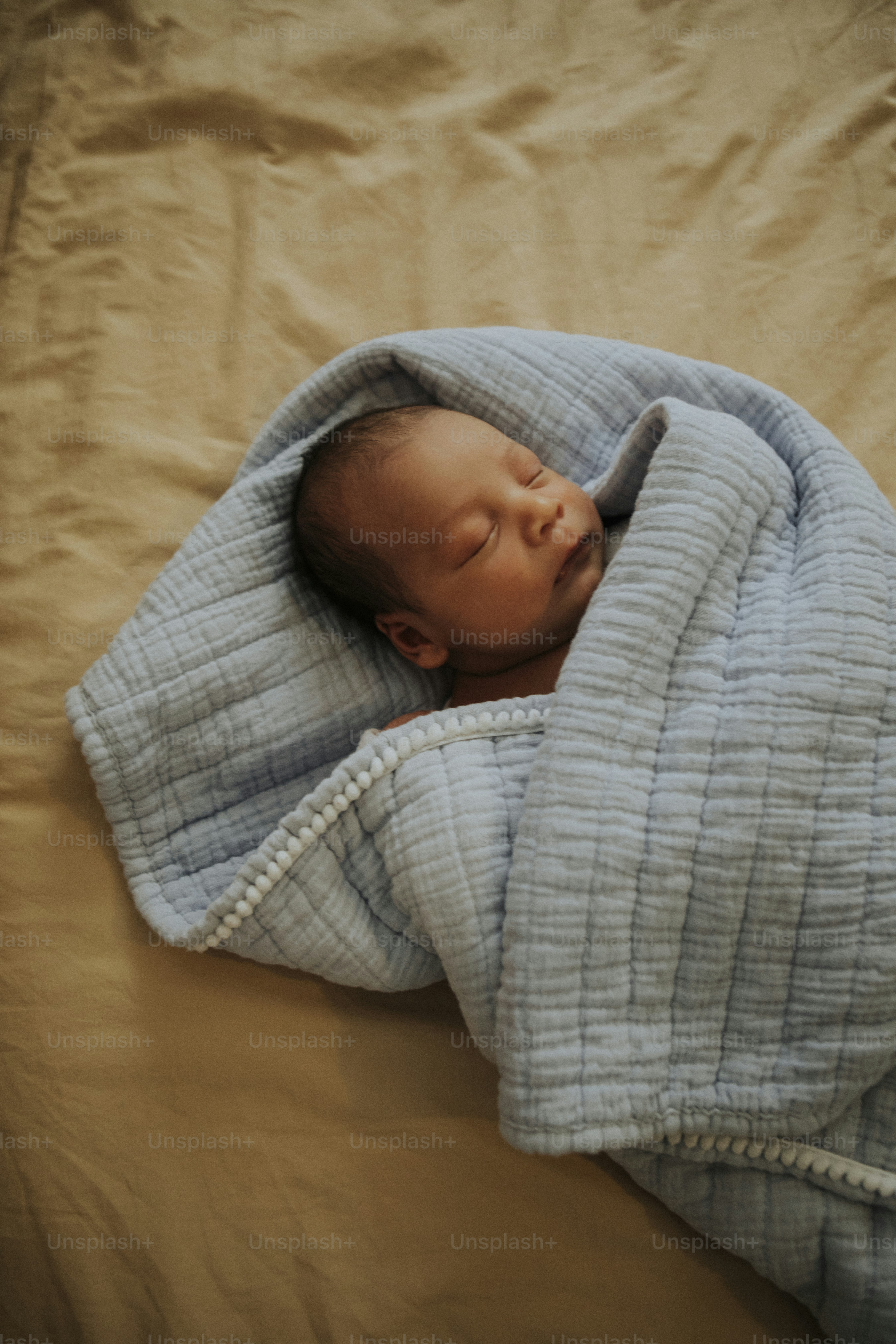 Infant baby fast asleep on the bed photo – Photography Image on Unsplash
