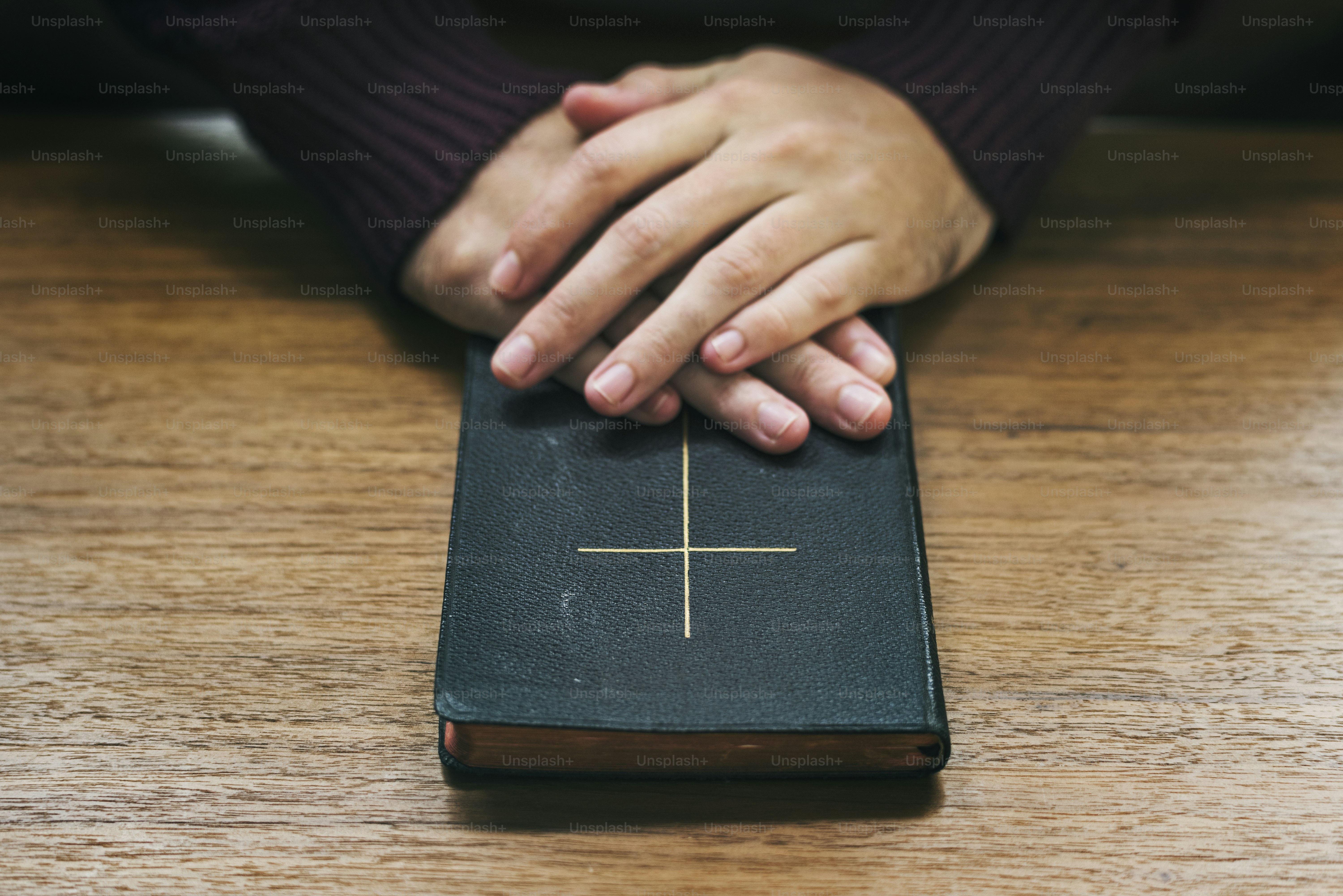 Hands over bible on wooden table photo – Priest Image on Unsplash