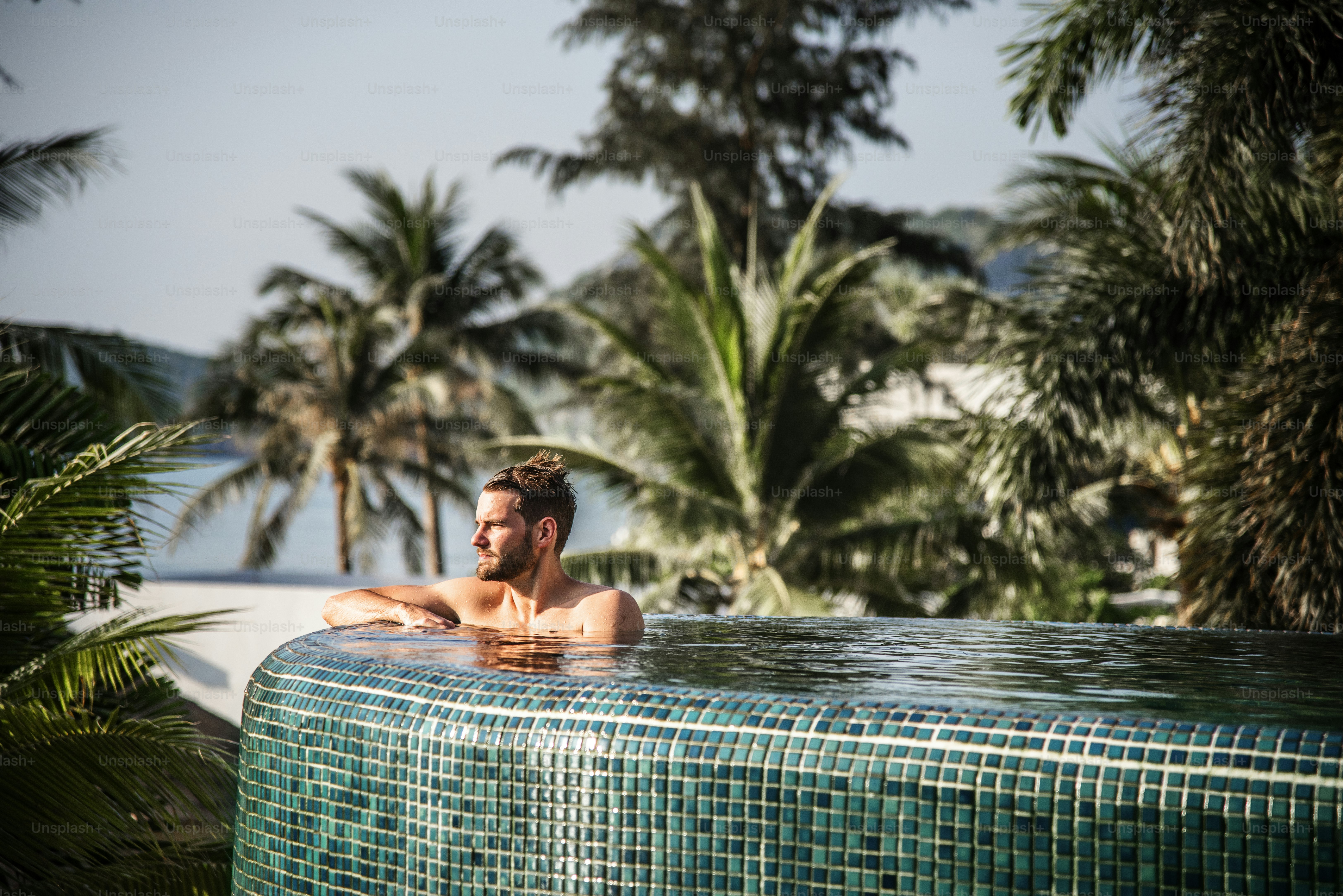 Handsome guy relaxing in swimming pool photo – Sunny Image on Unsplash