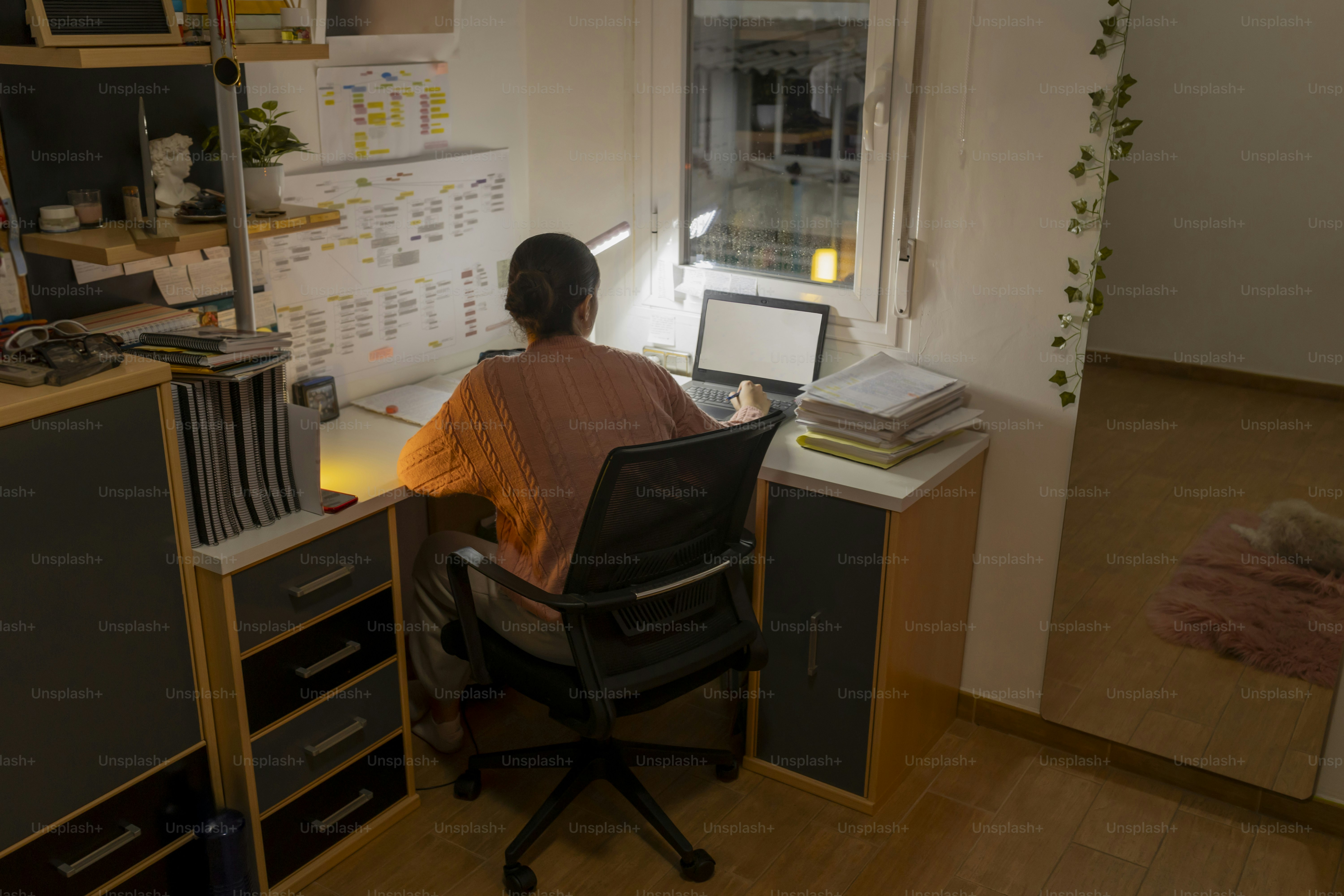 A person sitting at a desk with a laptop photo – Student Image on Unsplash