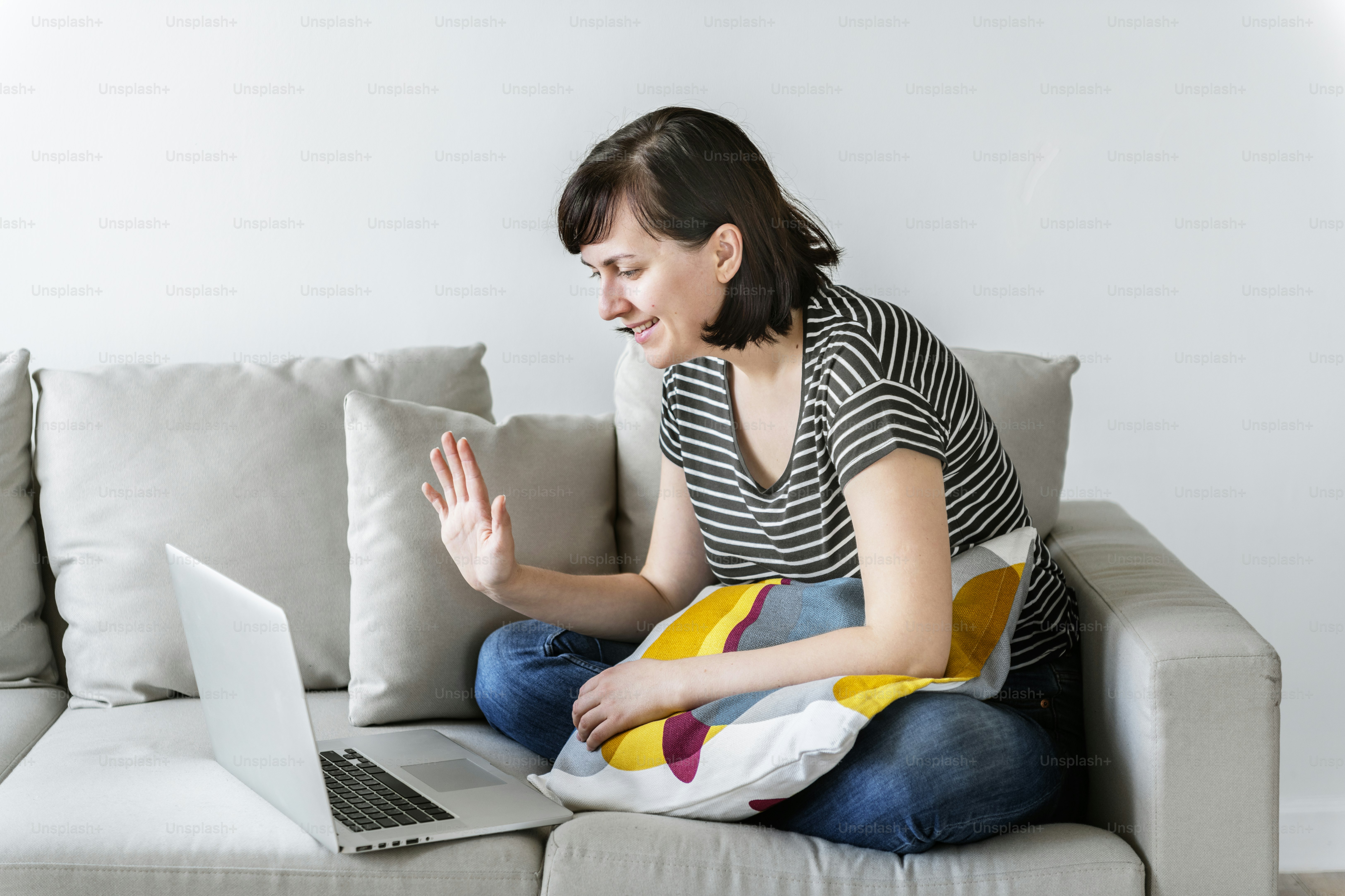 White woman using laptop photo – Computer Image on Unsplash