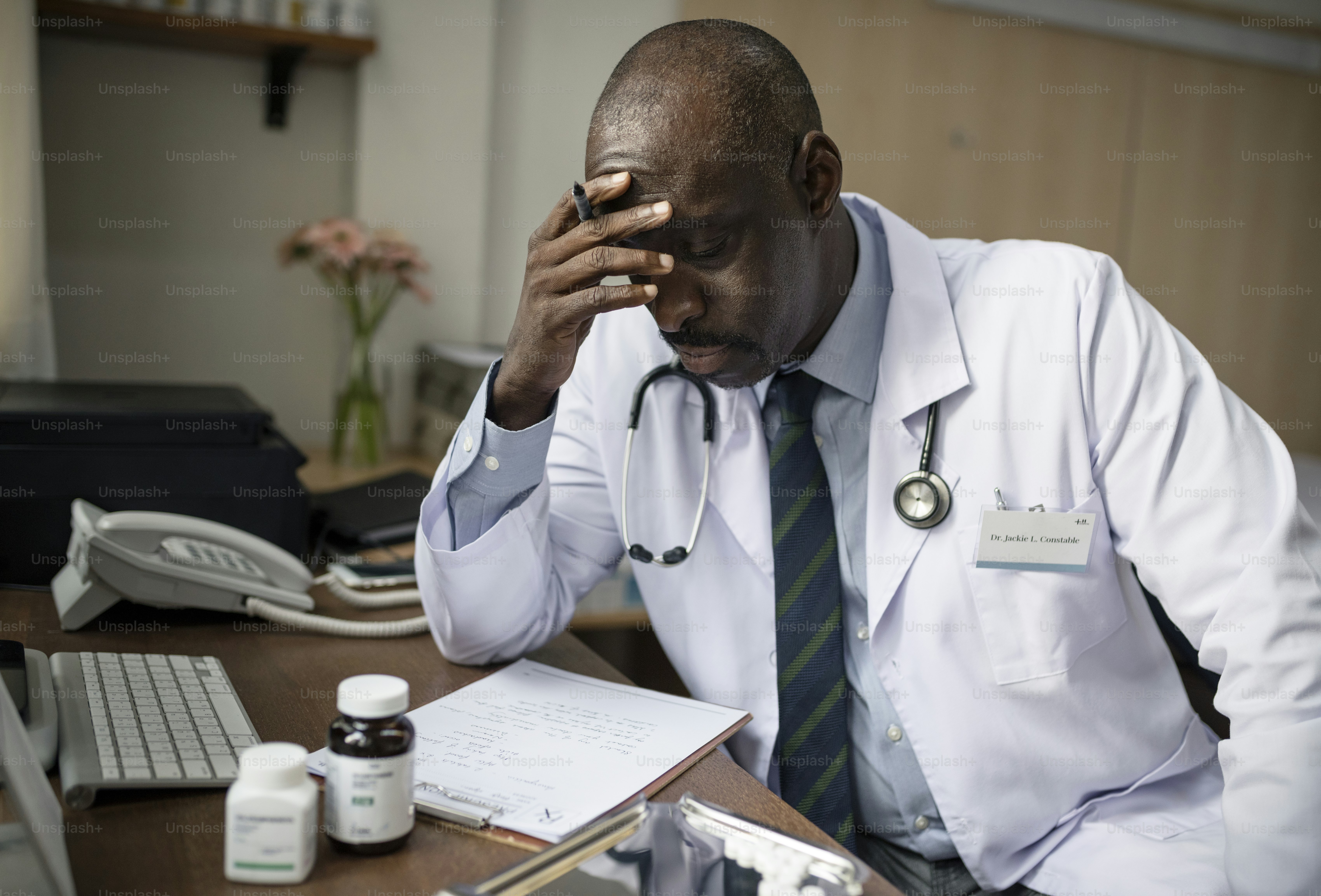 A doctor writing a prescription photo – Pharmaceutical industry Image ...
