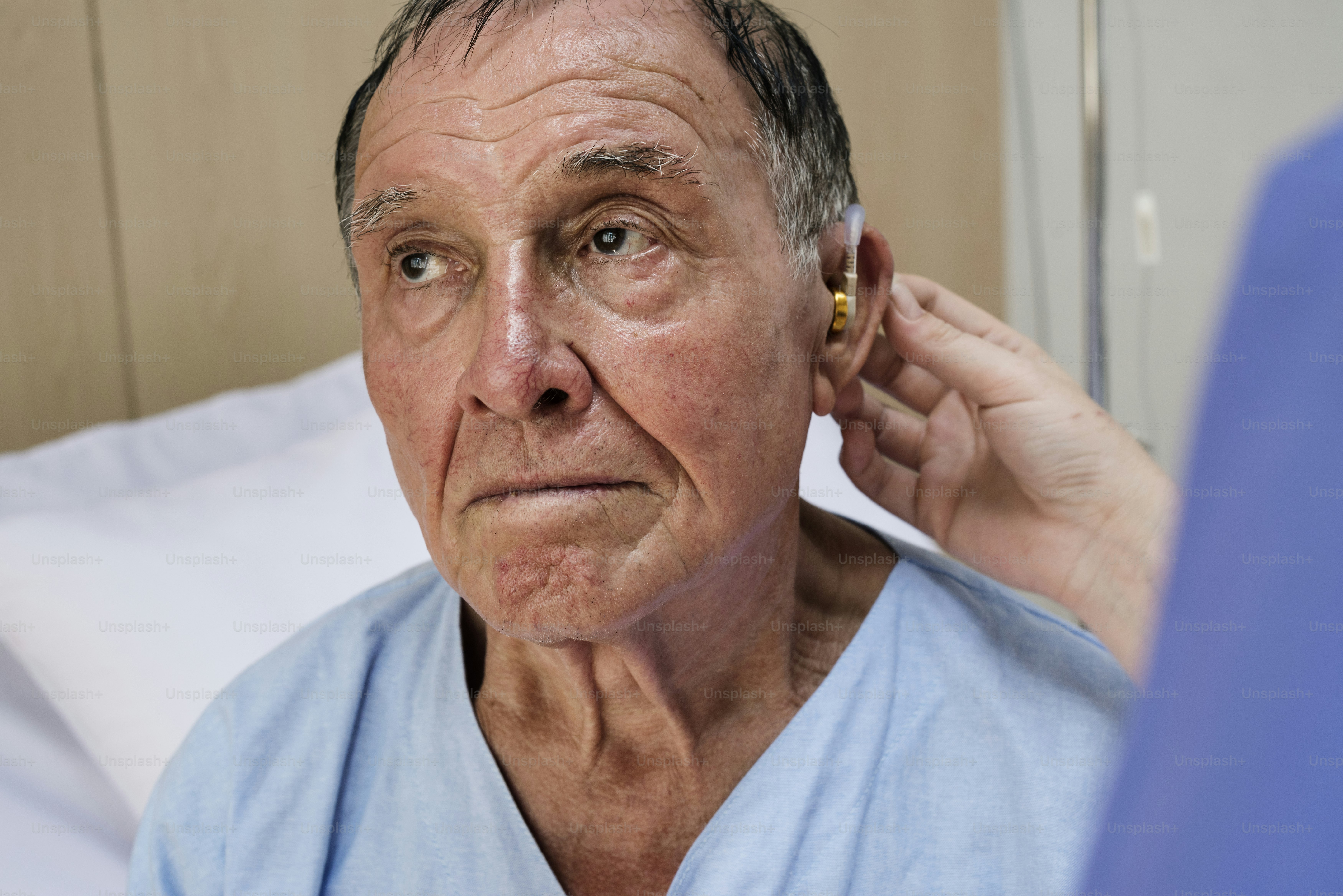 Old man wearing hearing aids photo – Hearing loss Image on Unsplash