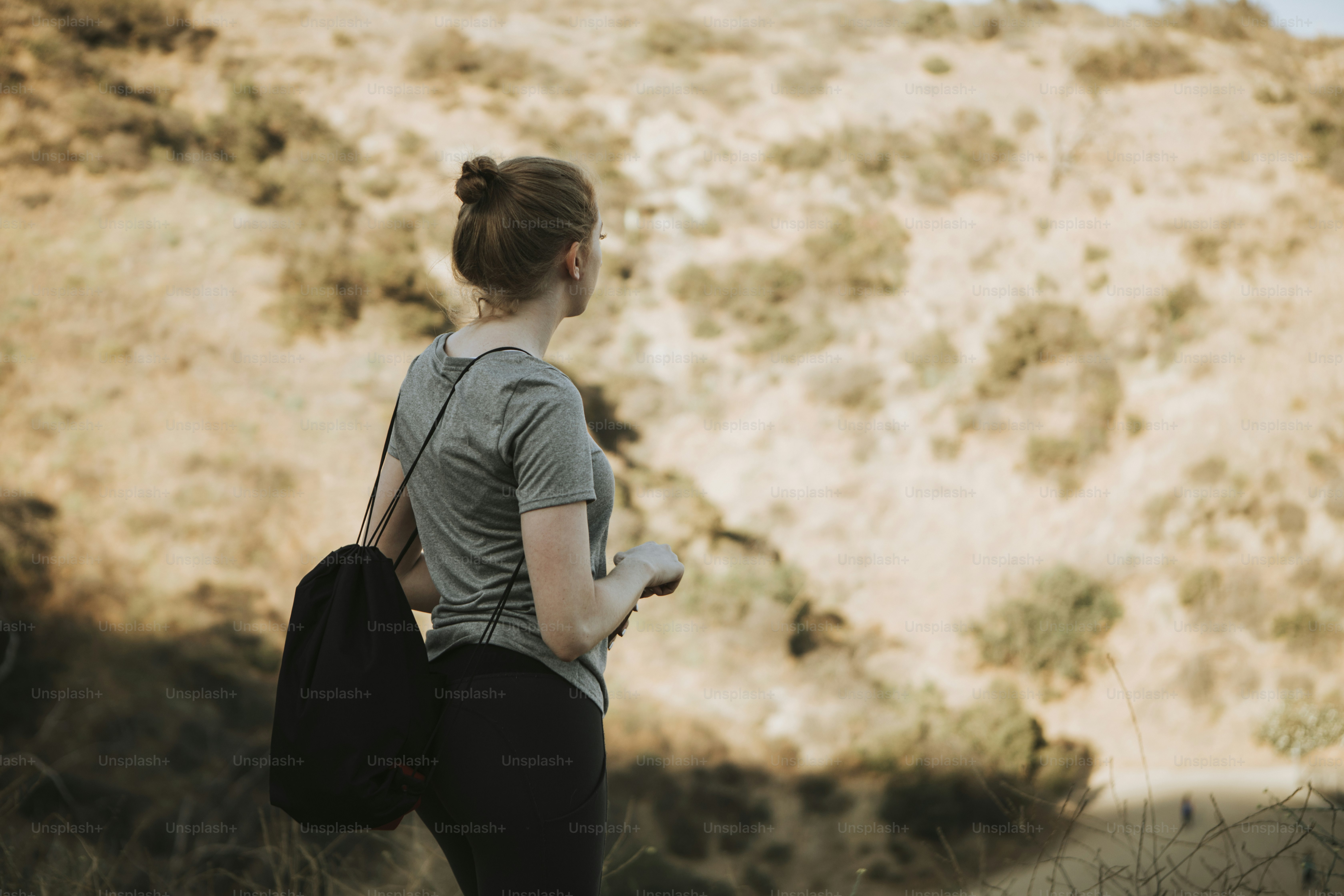 Woman trekking in the valley photo – Relaxation Image on Unsplash