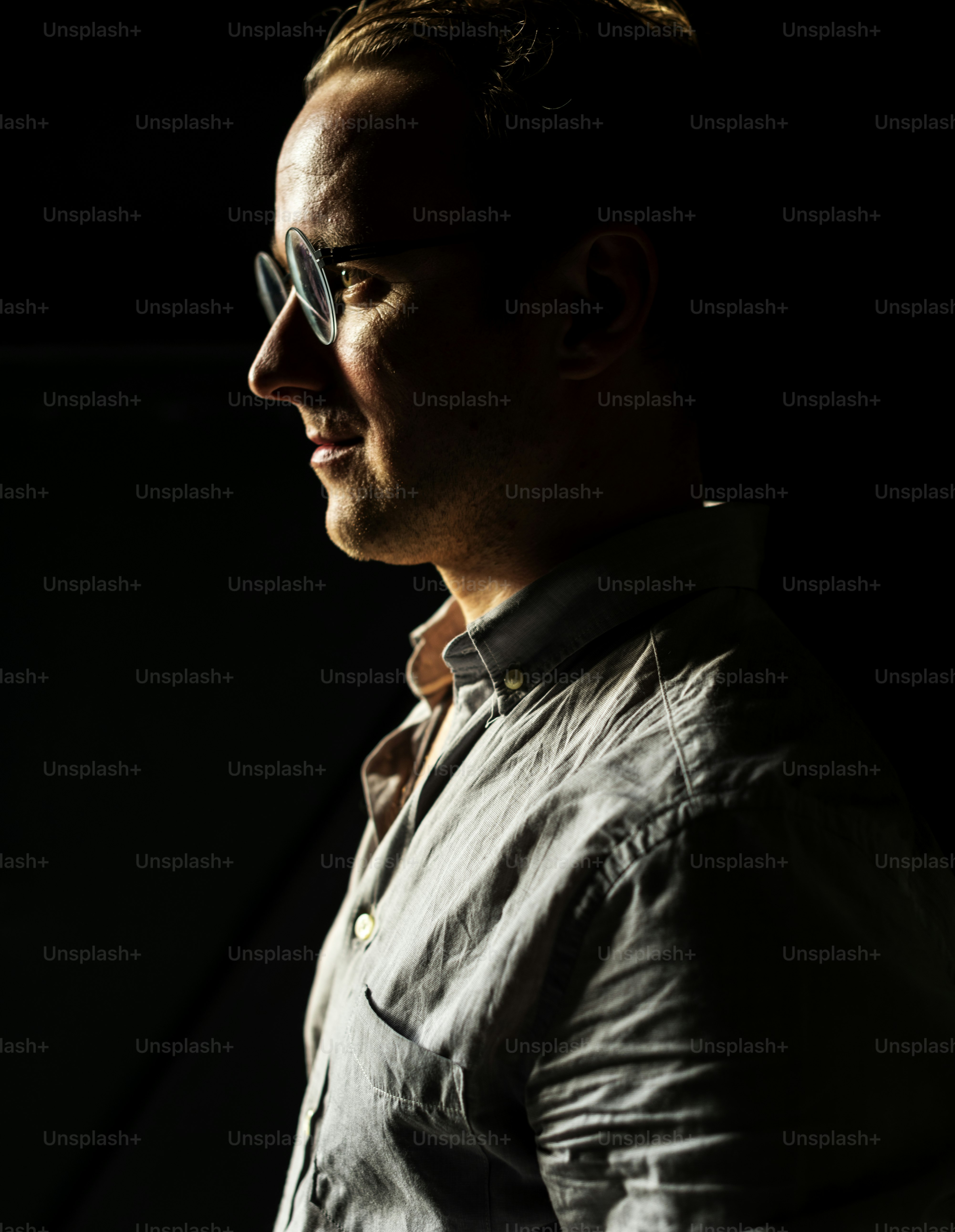 Man with thoughtful face expression photo – Sadness Image on Unsplash