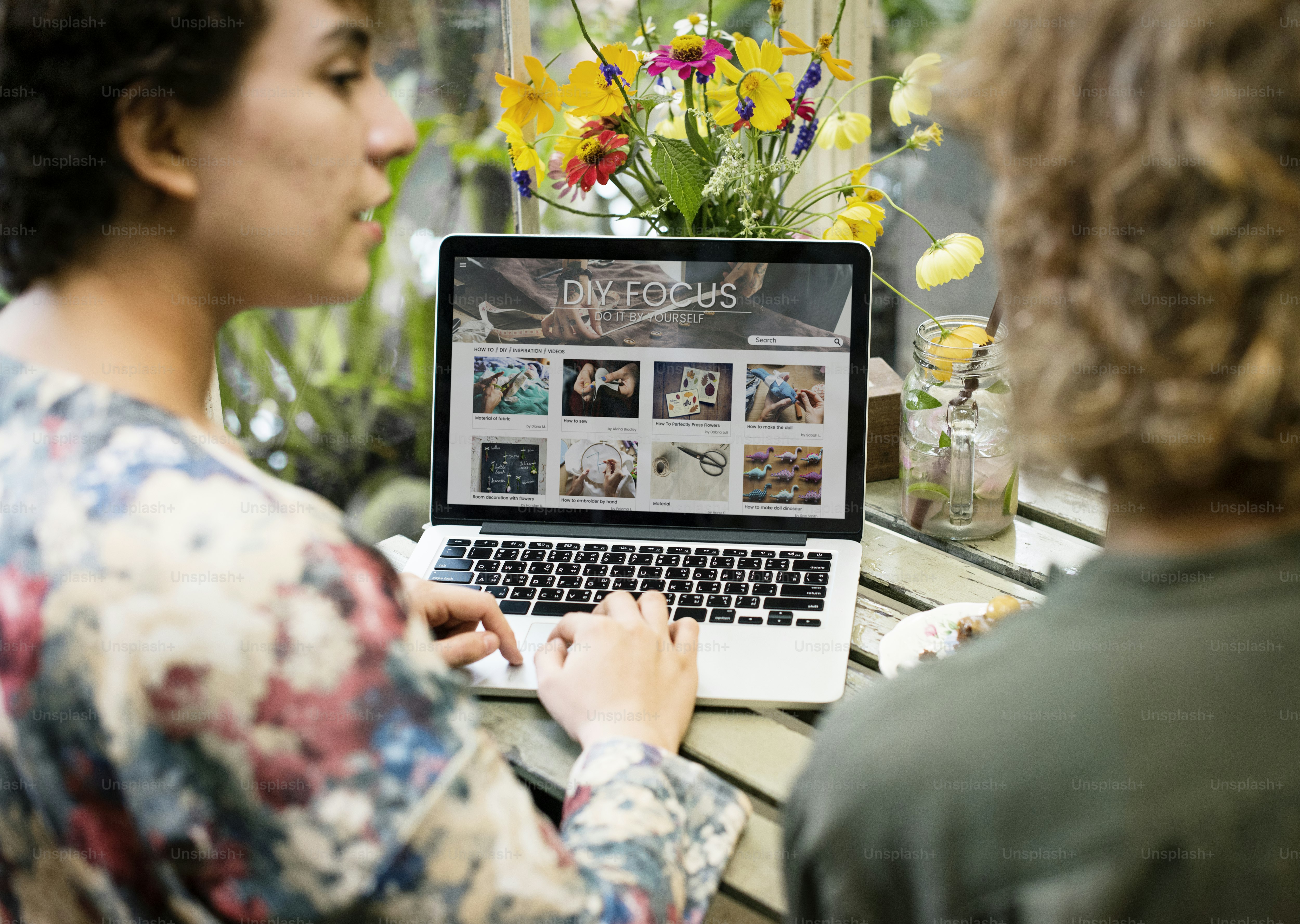 Women using laptop photo – Computer Image on Unsplash