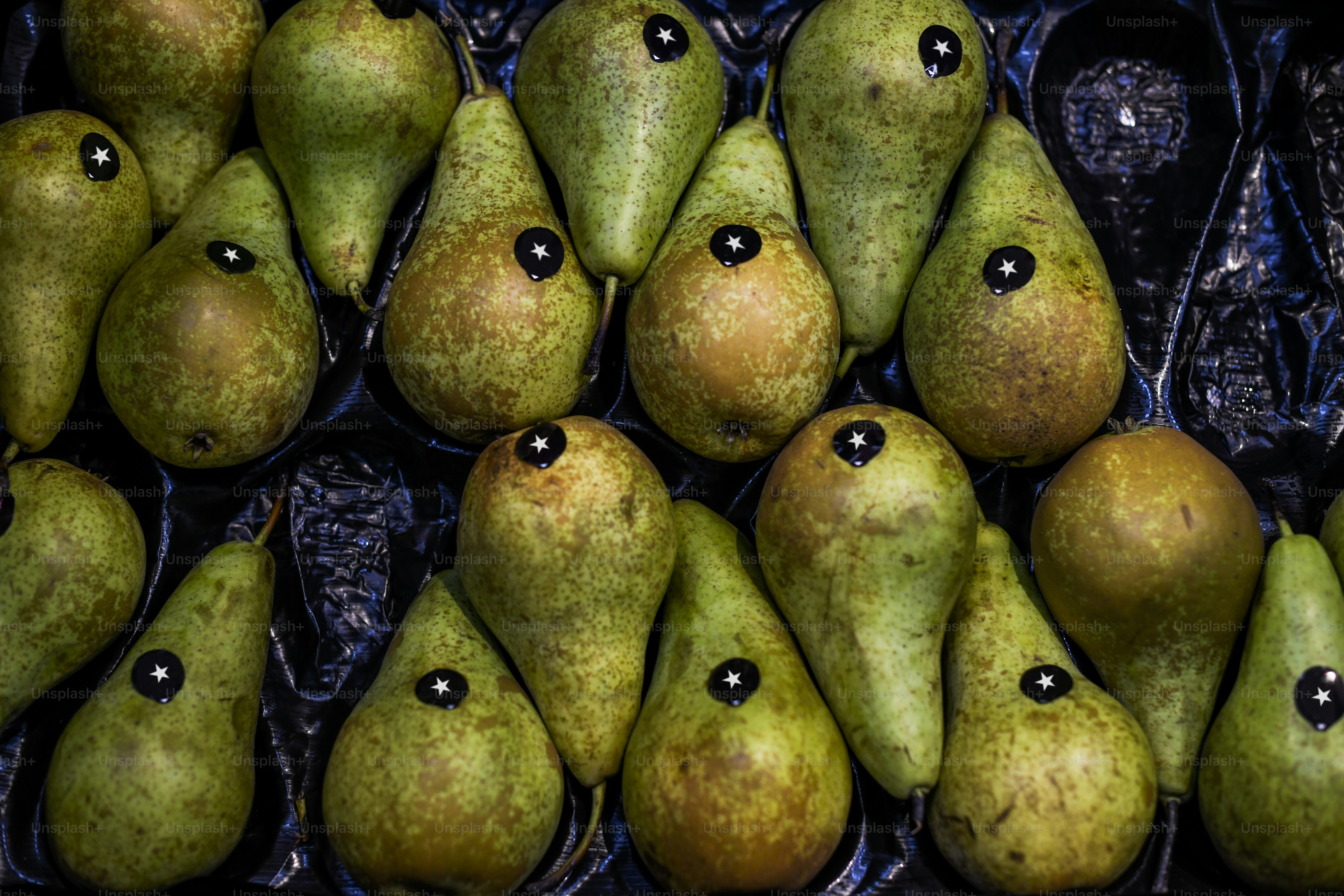 Fresh pear for sale in a supermarket photo – Fruit Image on Unsplash