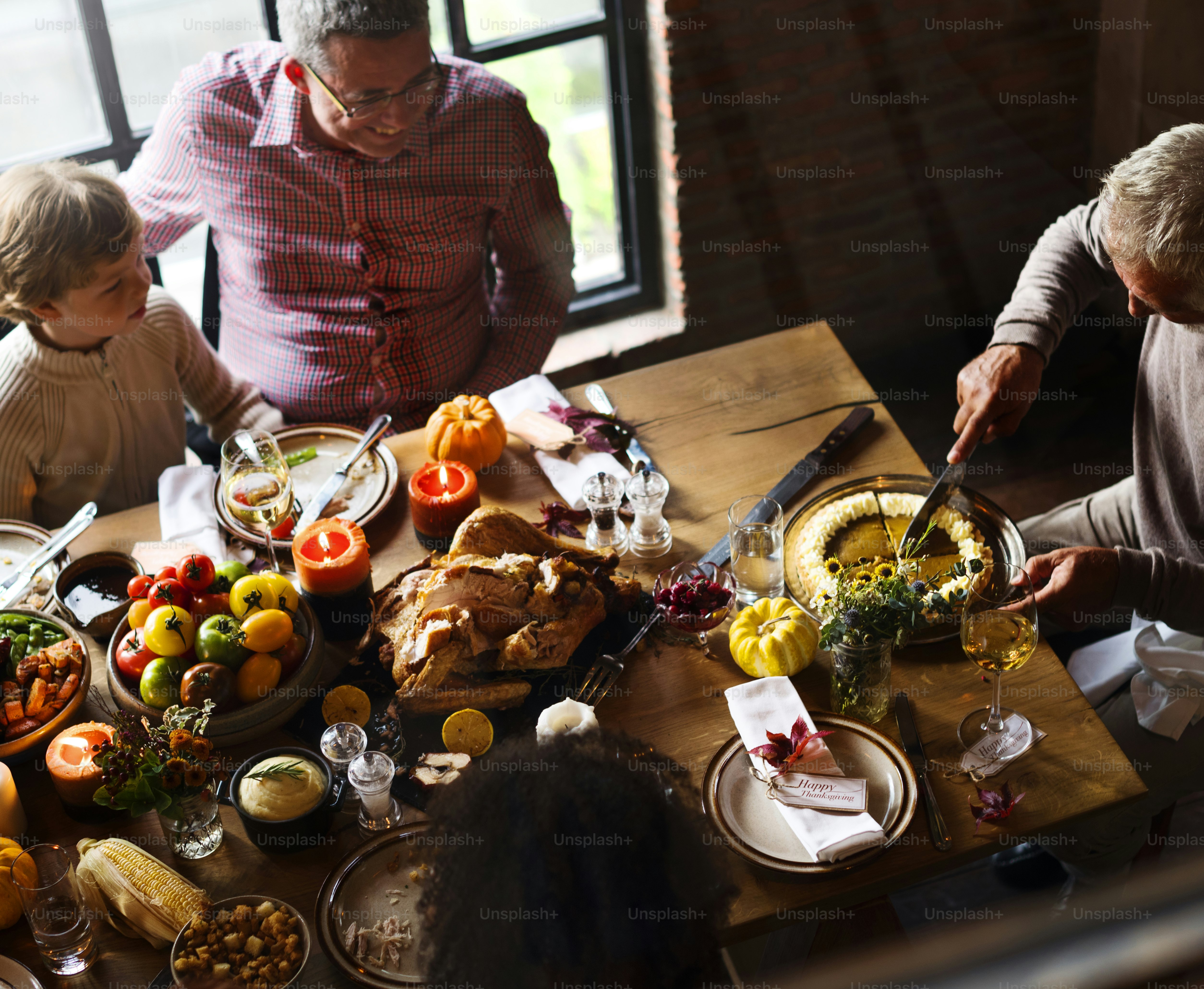 People are celebrating Thanksgiving day photo – Christmas Image on Unsplash