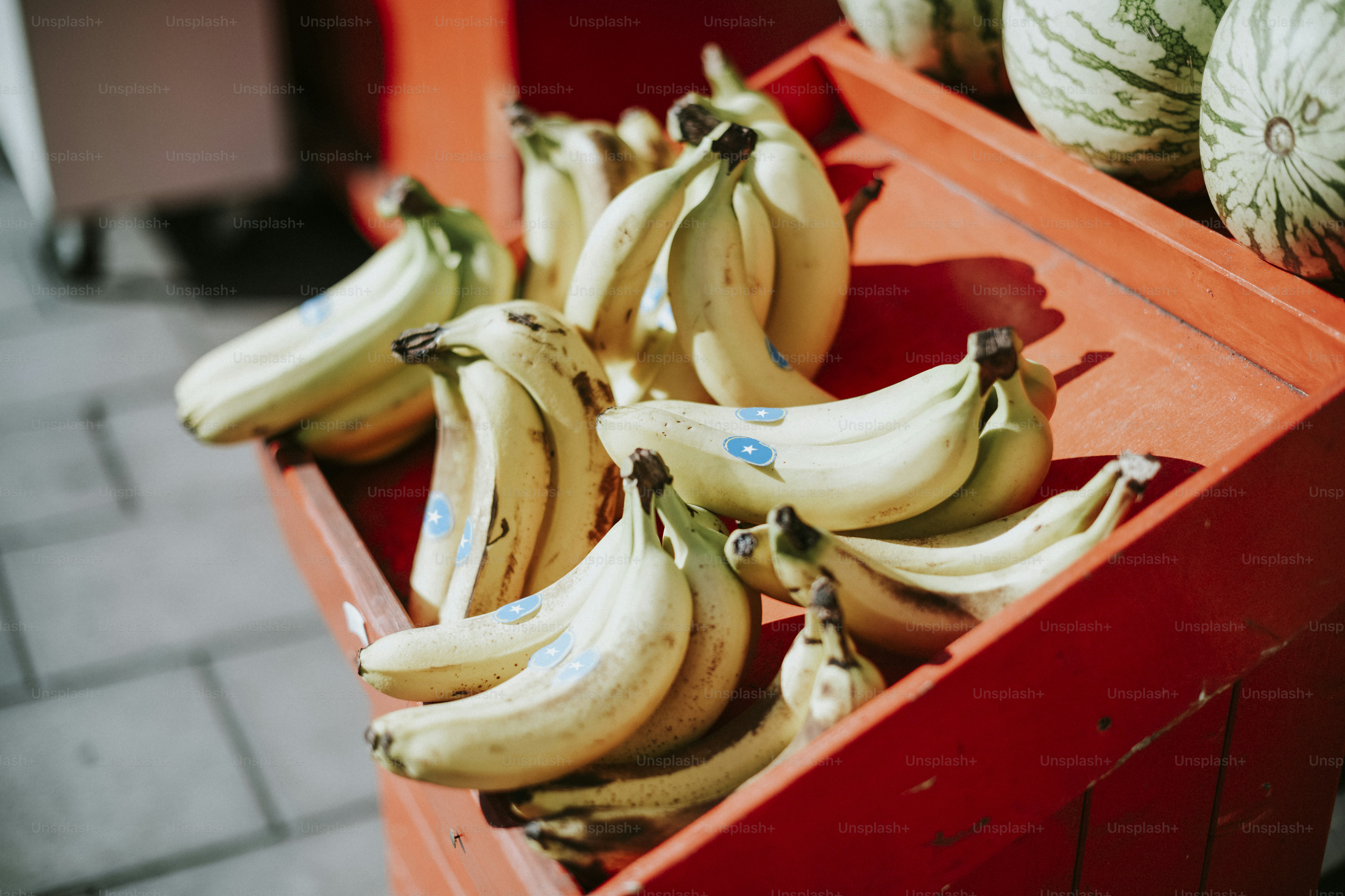 Stall of bundles of bananas for sale photo – Vendor Image on Unsplash