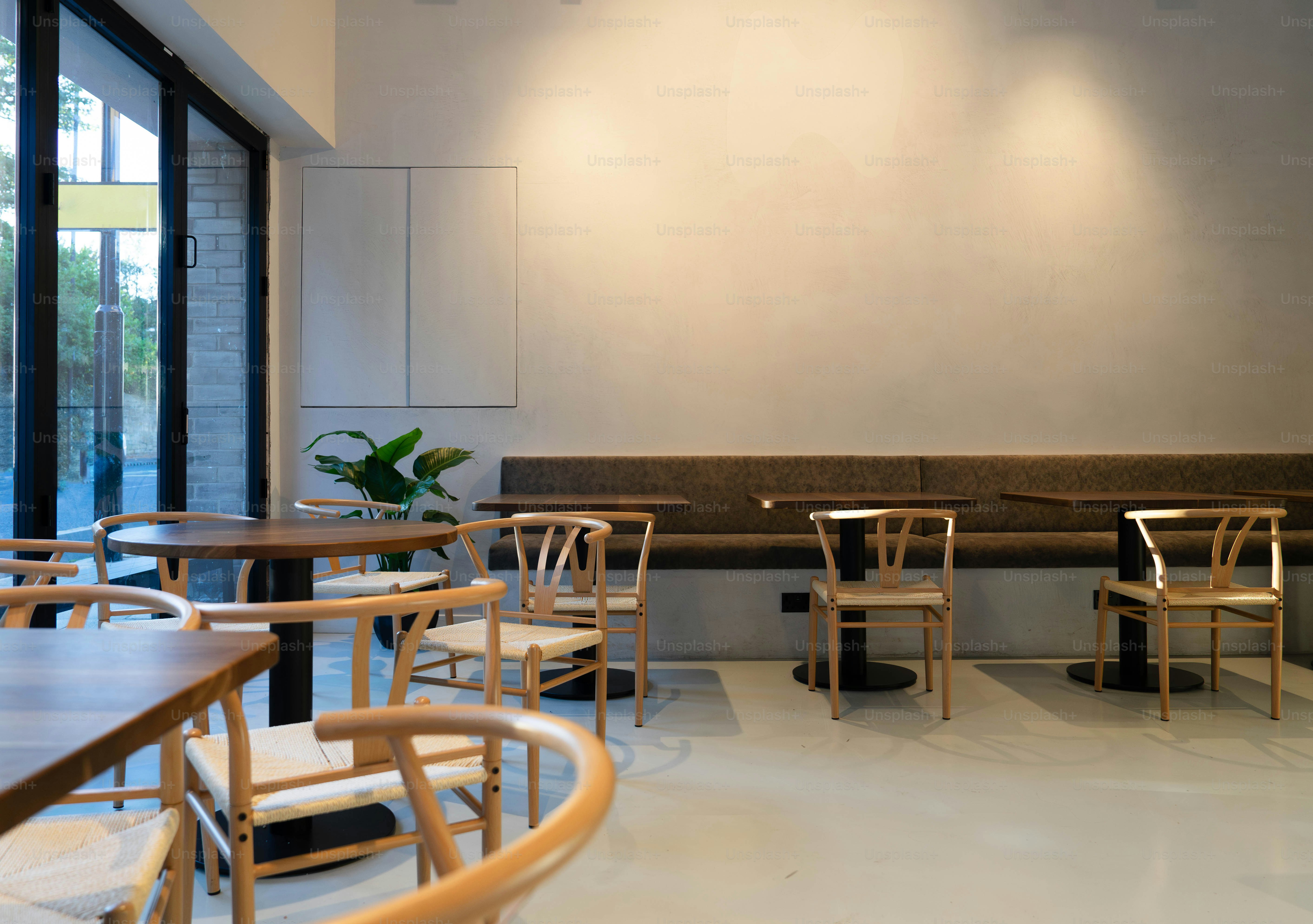 A restaurant with wooden tables and wooden chairs photo – Empty spaces ...
