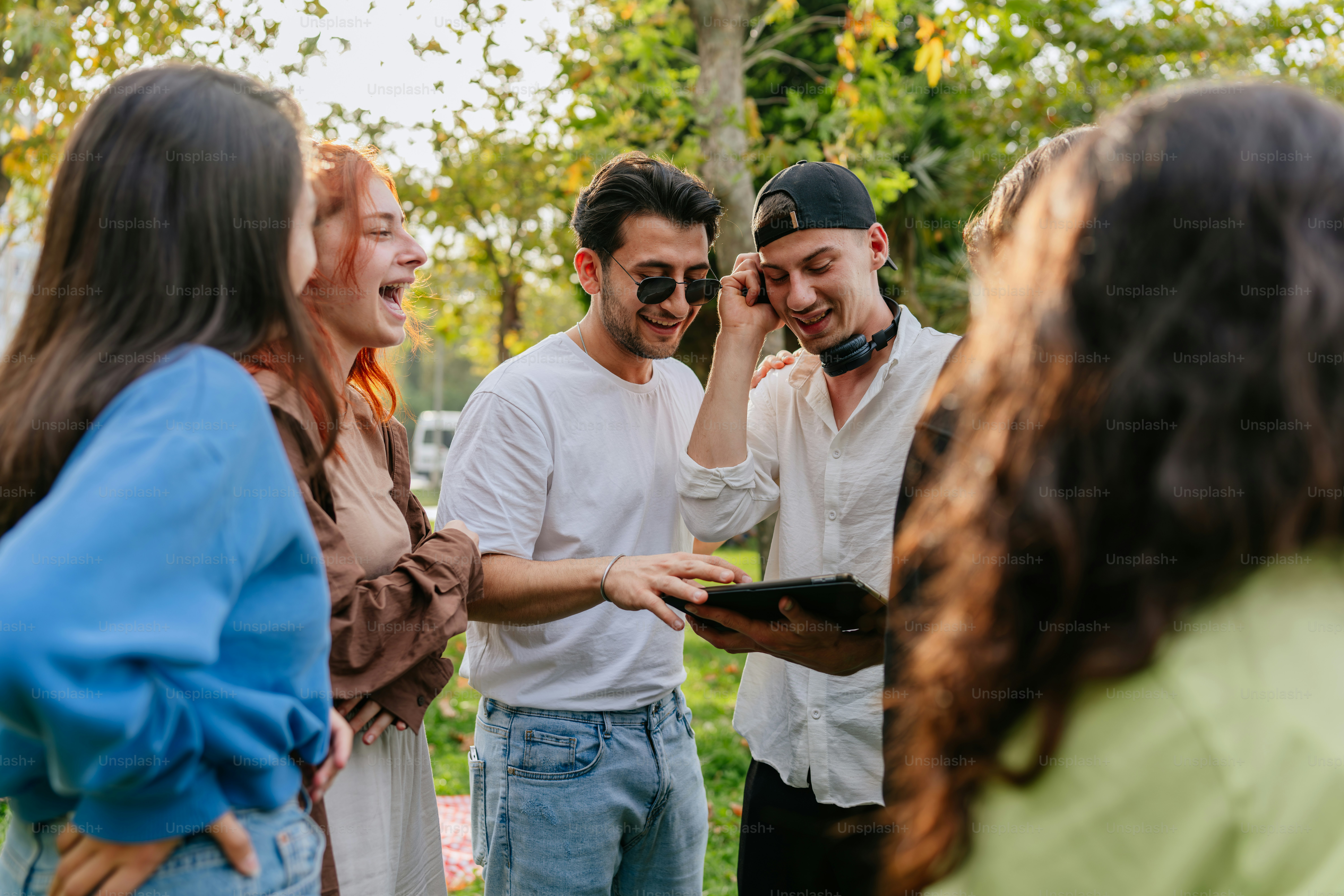 Hanging Out Pictures | Download Free Images on Unsplash