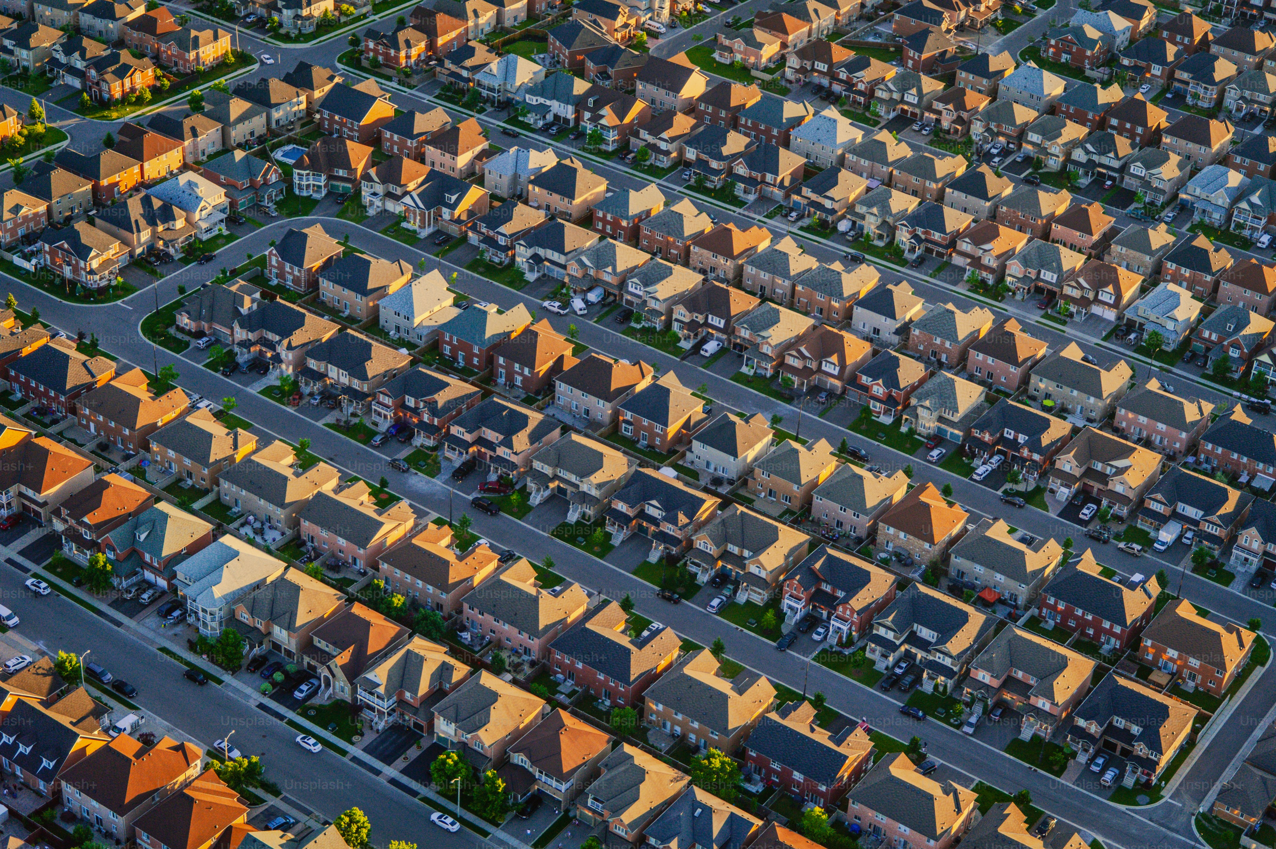 Eine Luftaufnahme einer Stadt mit vielen Häusern Foto – Bild zum Thema ...