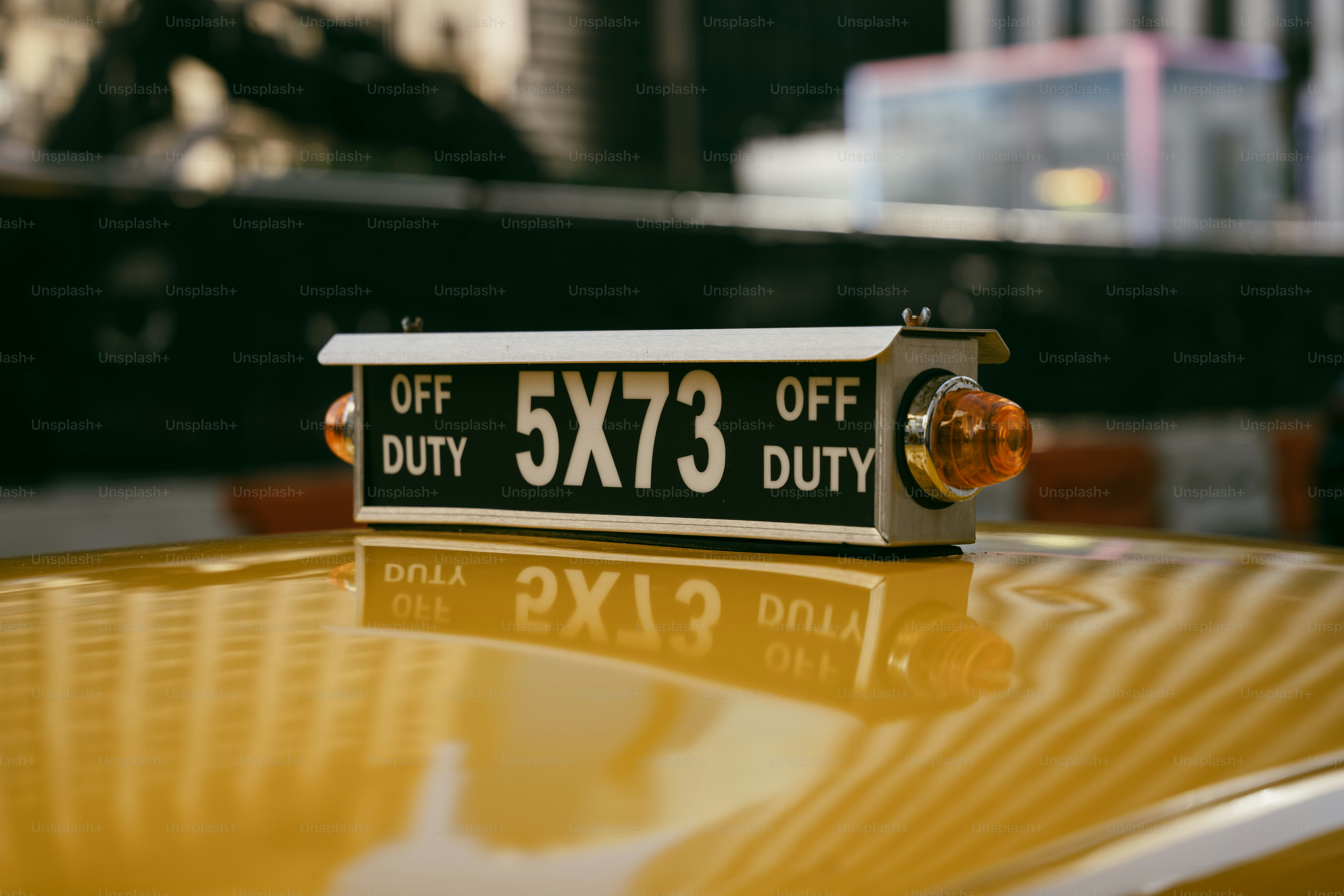 A close up of a taxi number plate photo – New york taxi Image on Unsplash