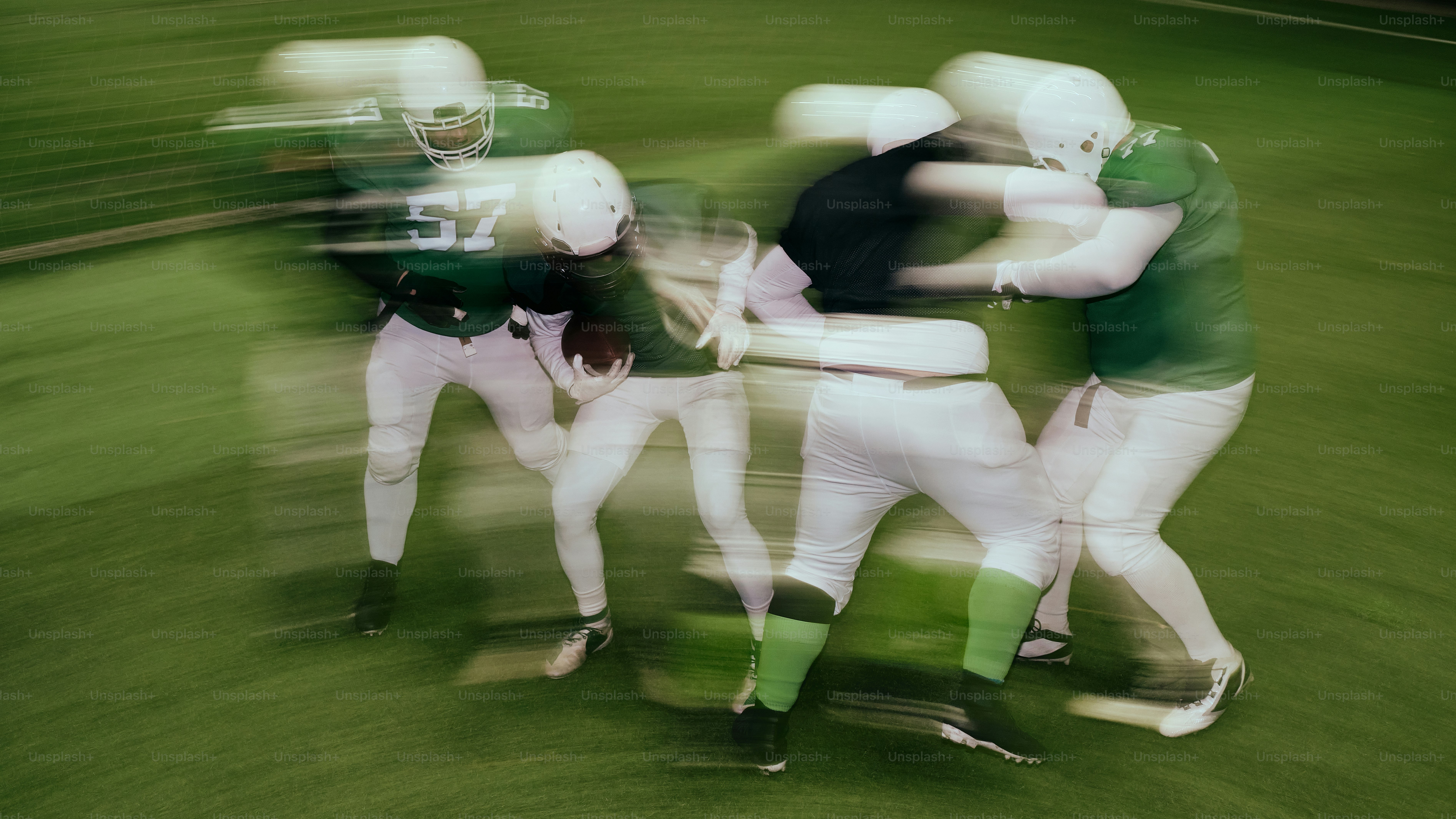 A blurry photo of a group of baseball players photo – American football ...