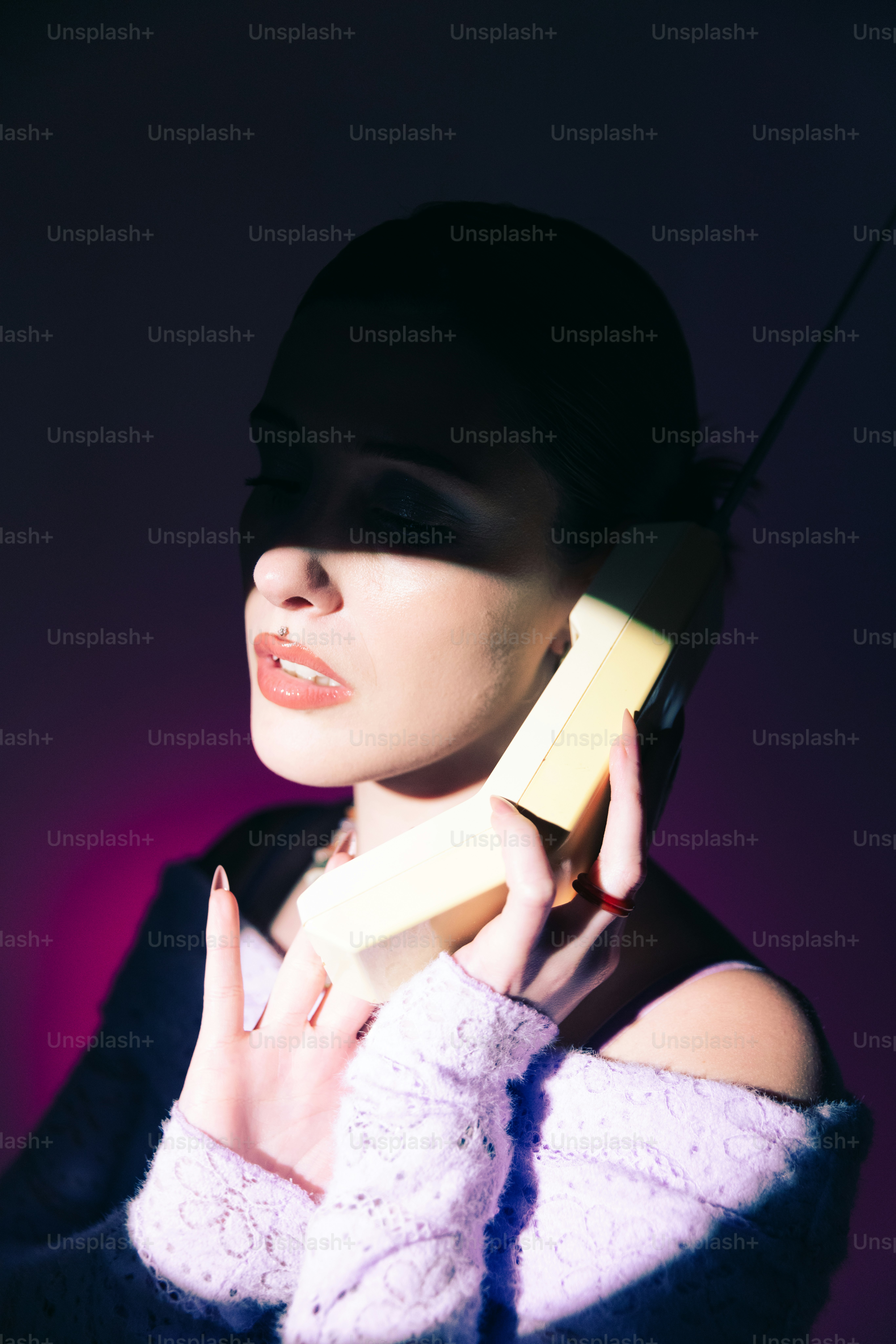 A woman holding a cell phone to her ear photo – Y2k Image on Unsplash