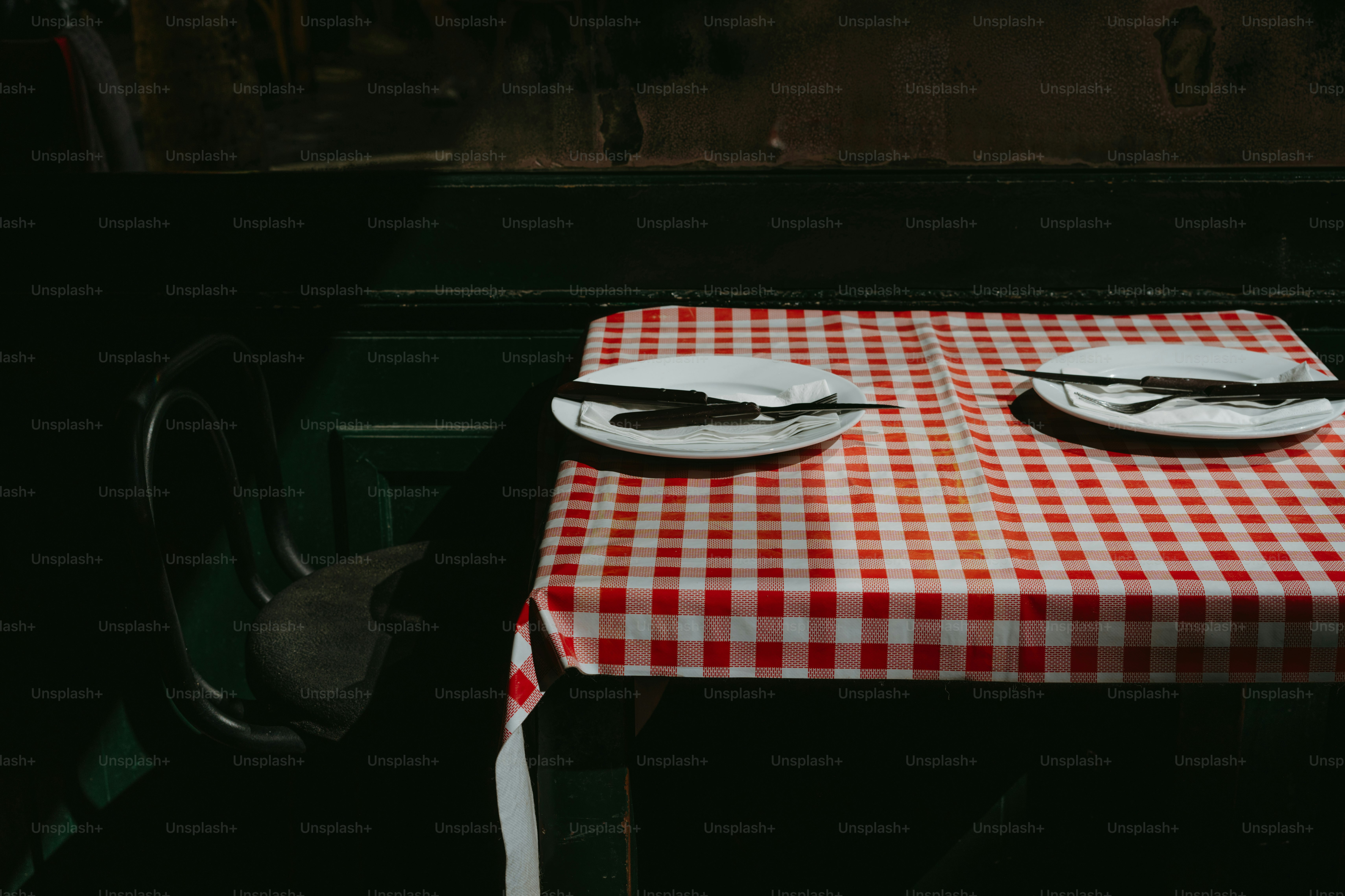 A table with a red and white checkered table cloth photo – Restaurant ...